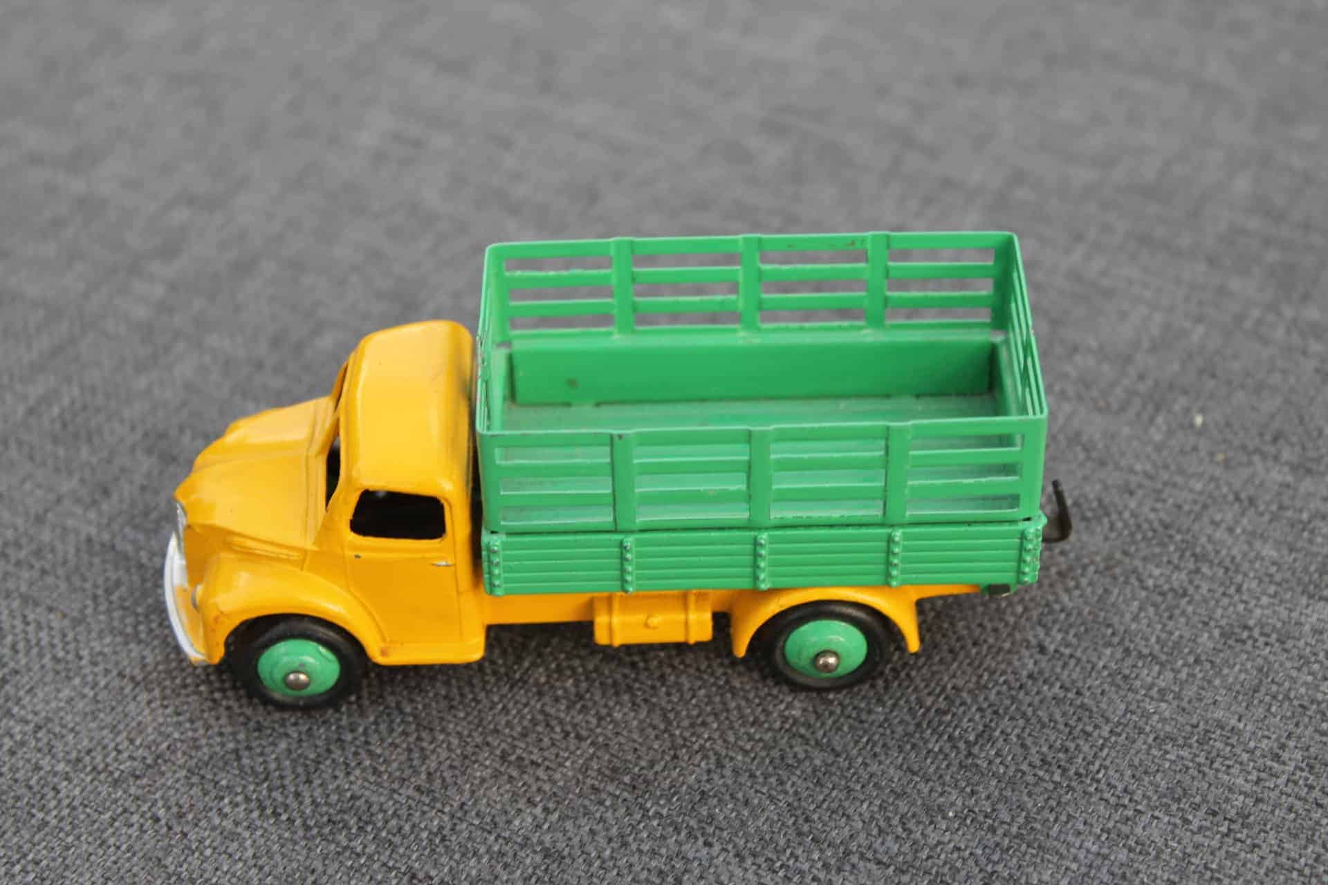 Dinky Toys 030N Farm Produce Wagon - Diecast