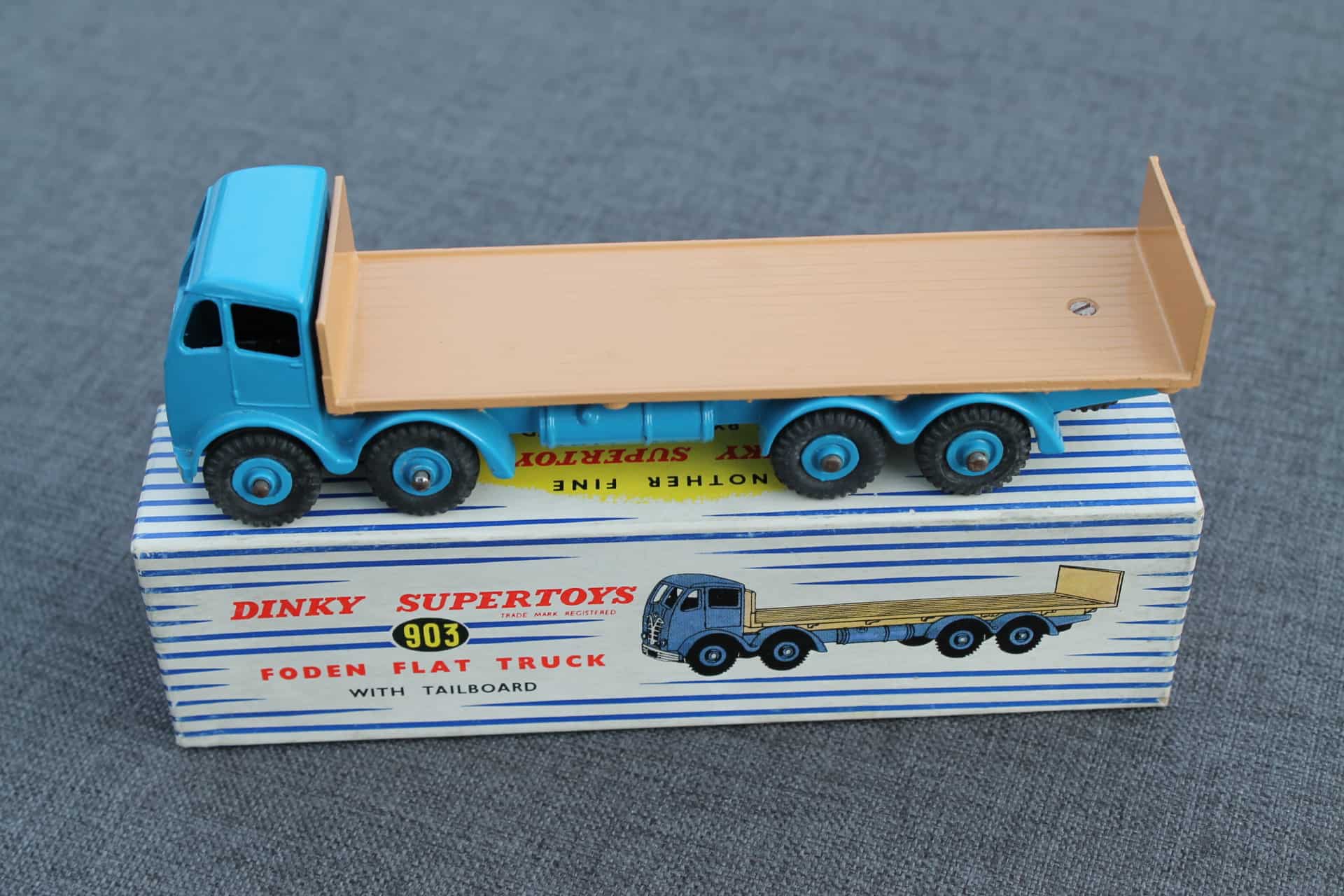 Dinky 903 2nd Cab Foden Flat truck with Tailboard