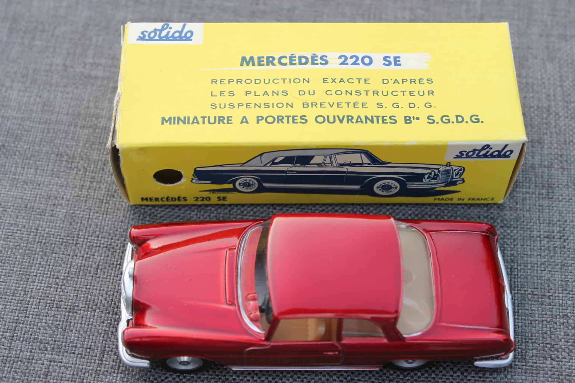 Solido Toys 126 Mercedes Benz 220 SL - Diecast
