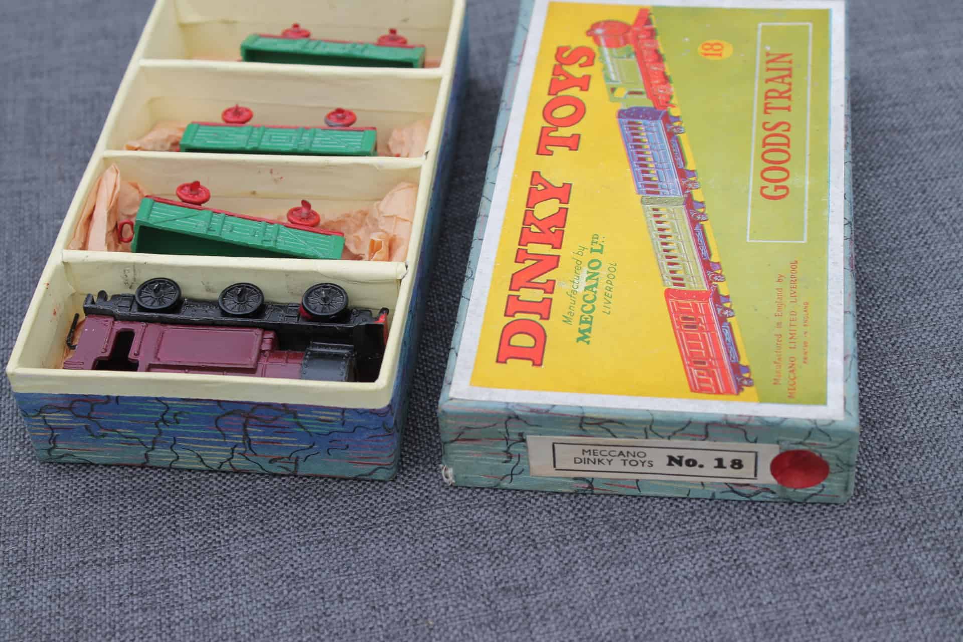 Dinky Toys Pre-War 018 Goods Train set - Diecast