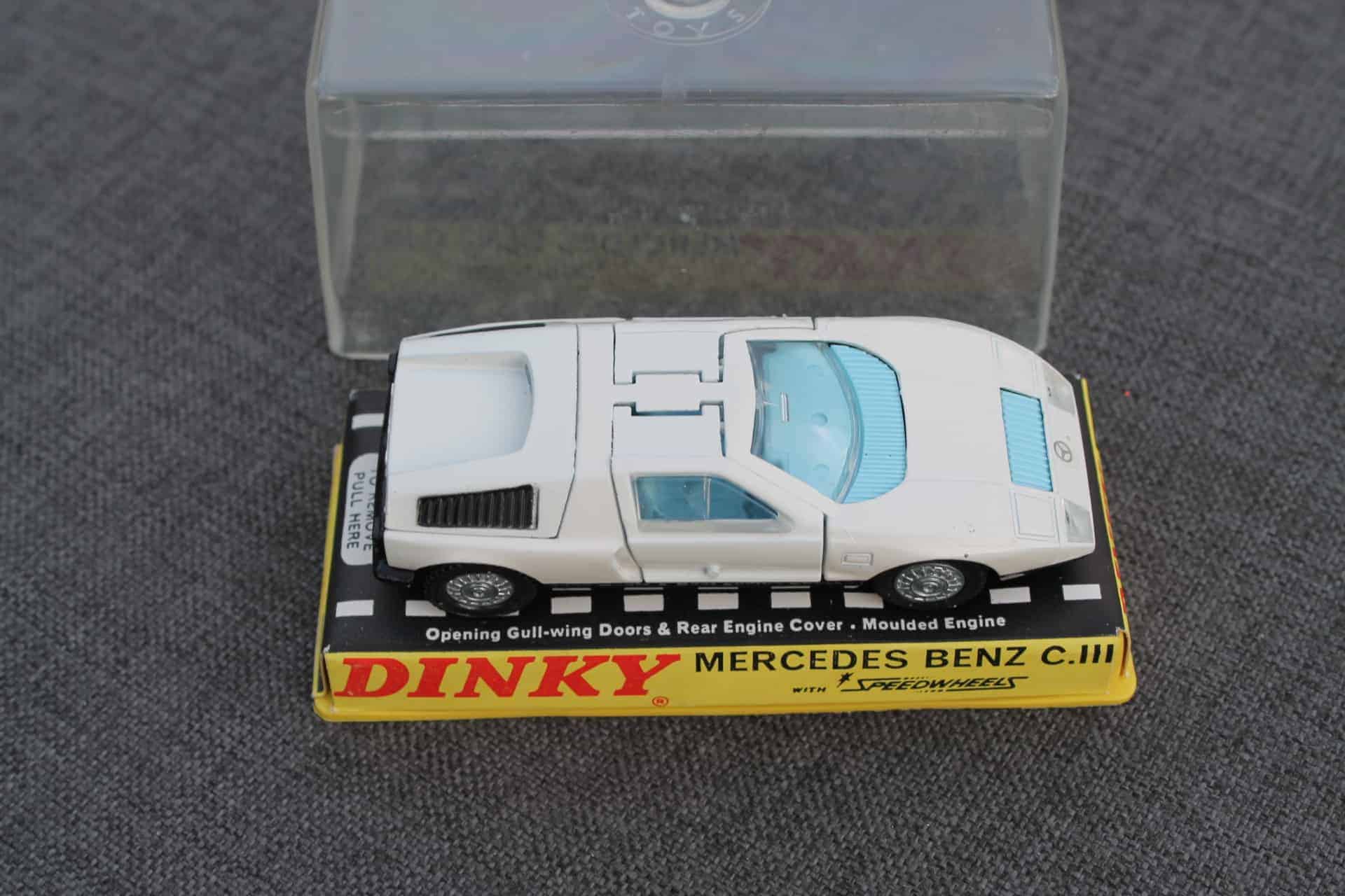 224 Dinky Toys Mercedes Benz C111 - Diecast