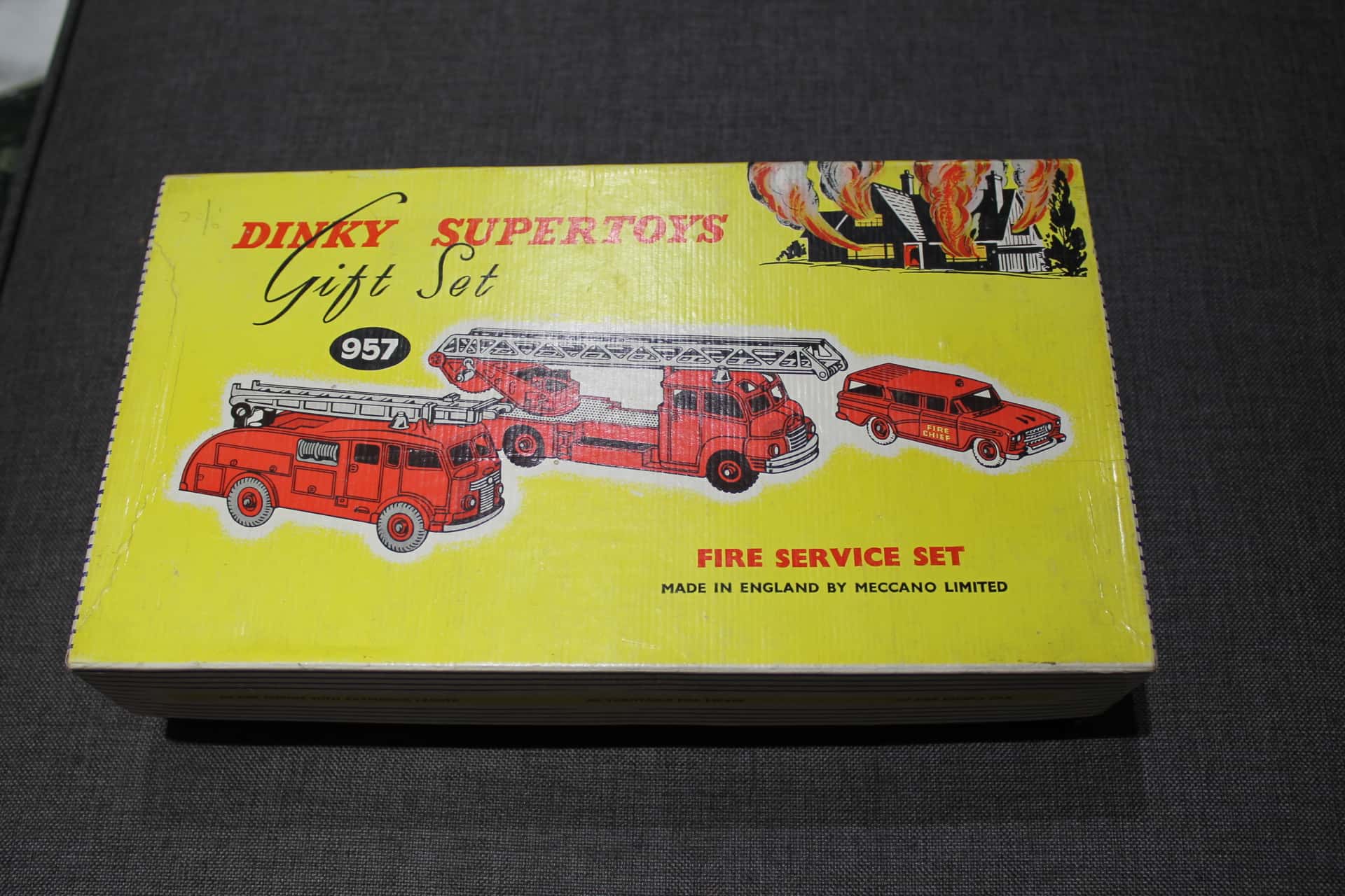 Dinky Toys 957 Fire Service Set - Diecast