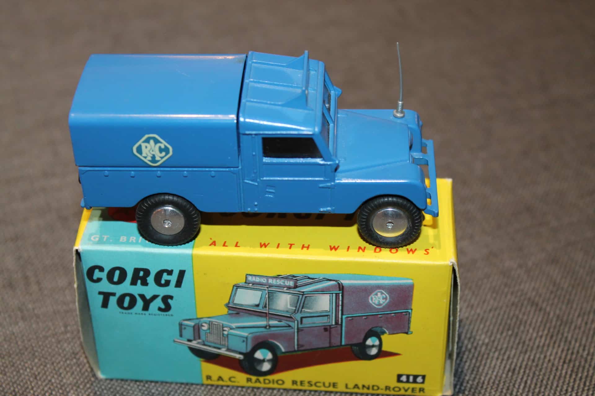 Corgi Toys 416 R.A.C. Radio Rescue Land Rover - Diecast