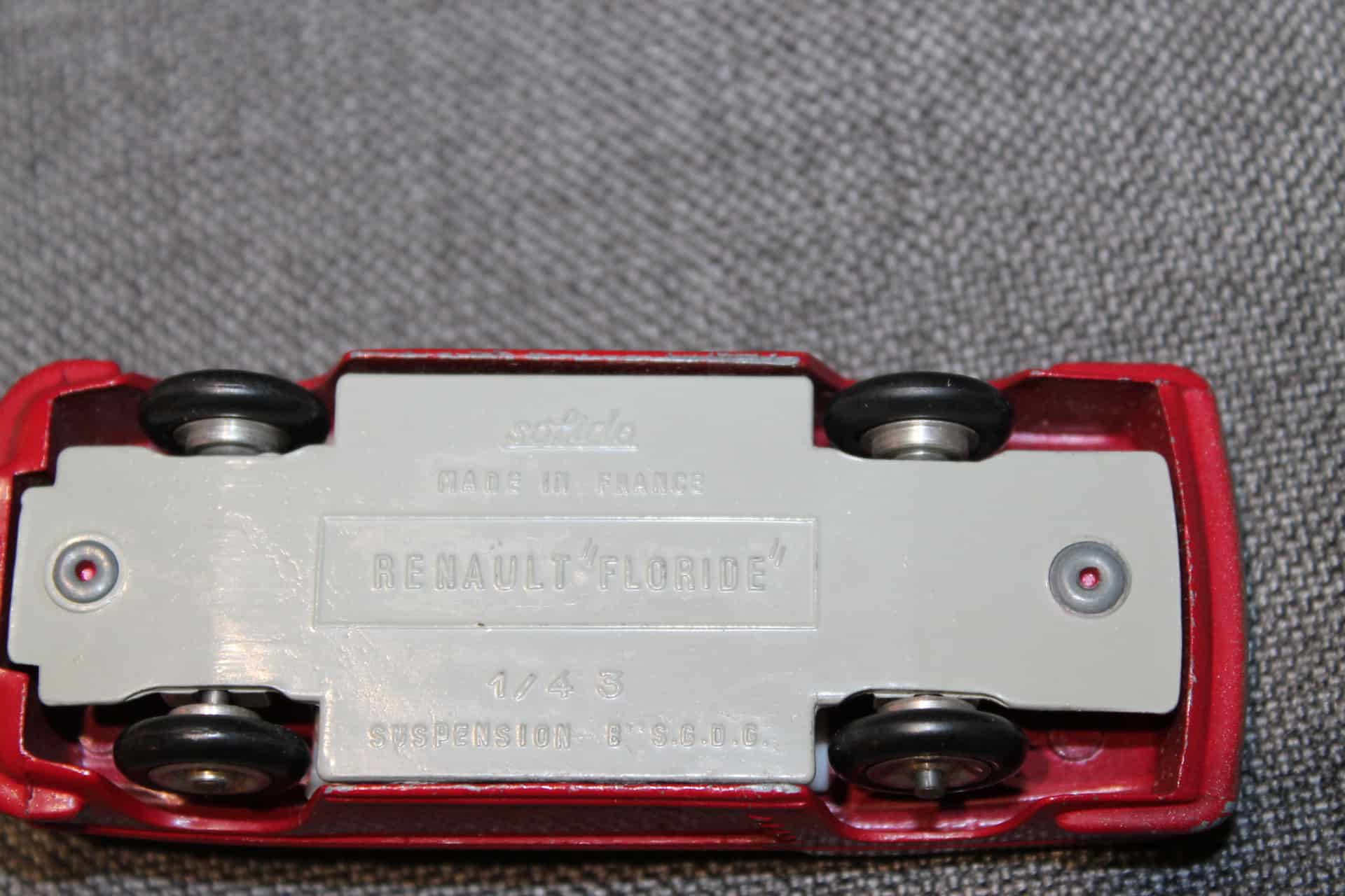 Solido 109 Renault Floride | deep red | Almost Mint