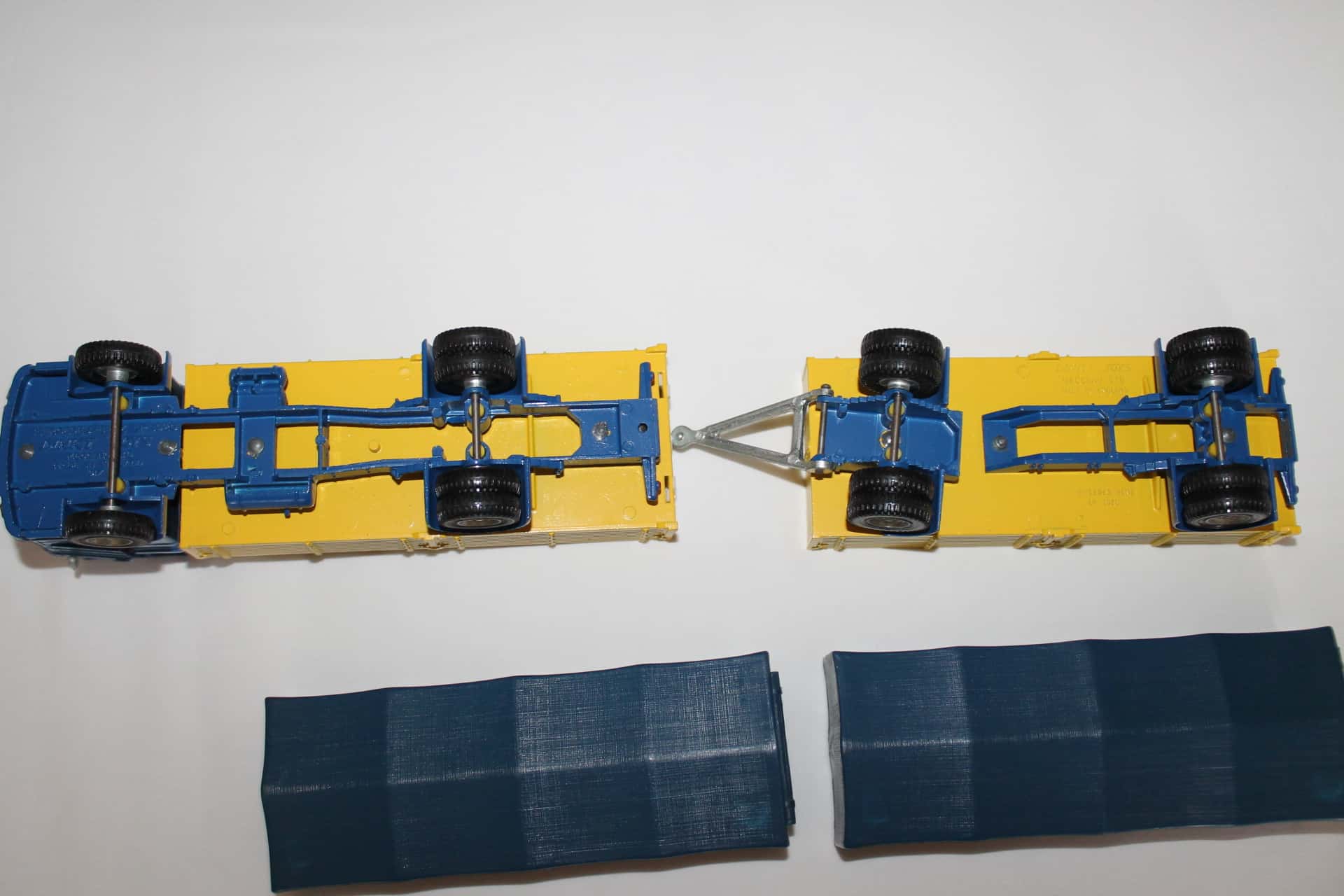 Dinky 917 Mercedes Truck & Trailer - Diecast