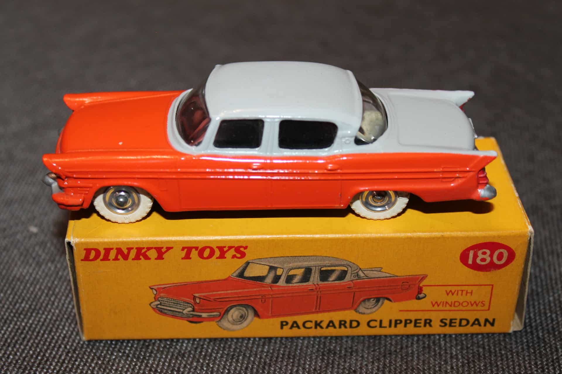 Dinky Toys 180 Packard Clipper - Diecast