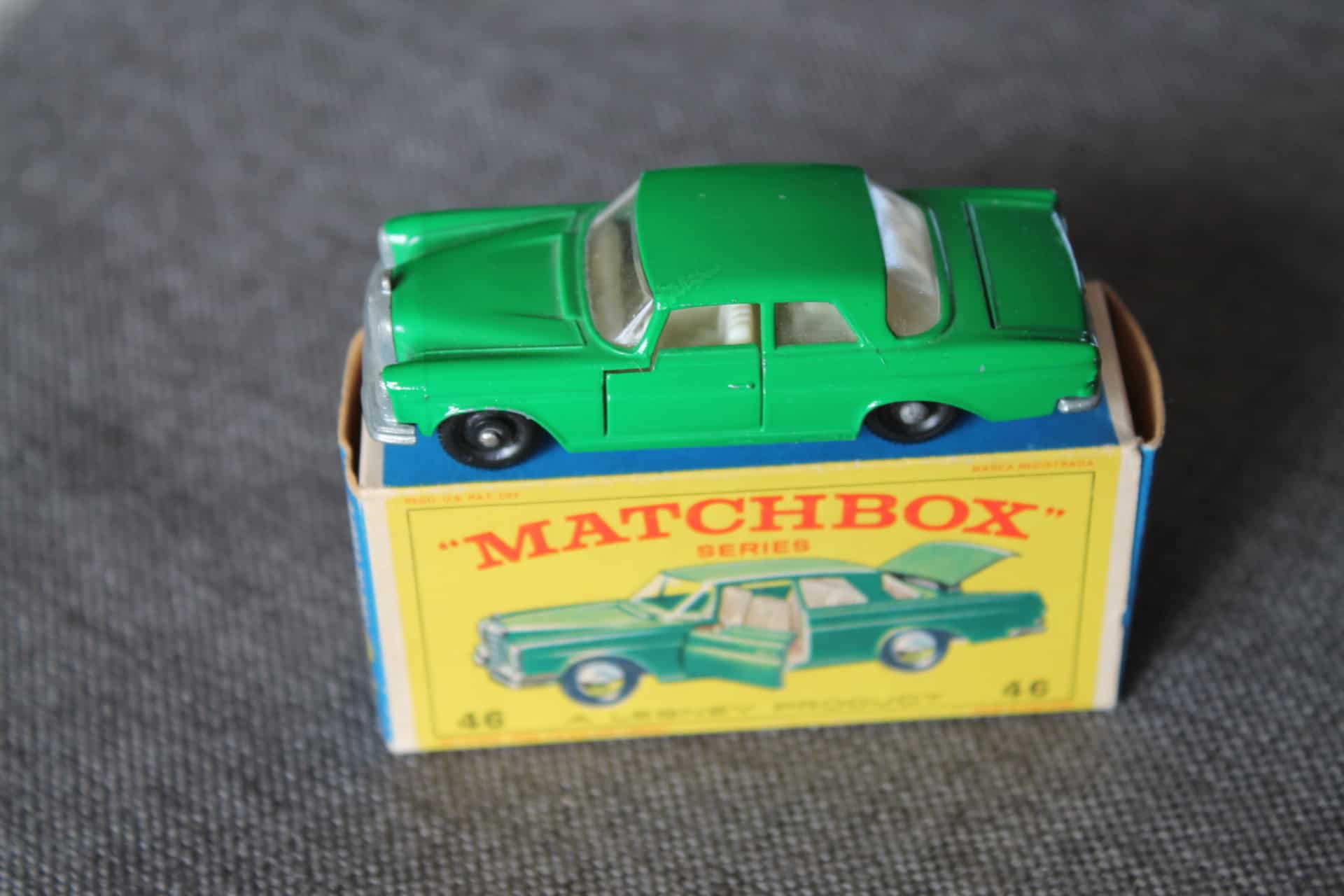 Matchbox 46c Mercedes Benz 300 SE coupe | green