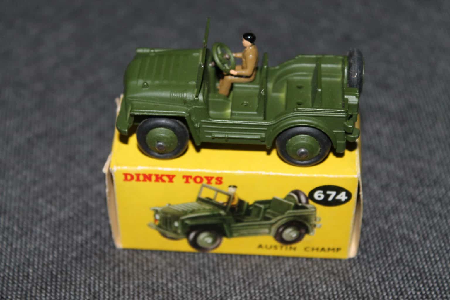 Dinky Toys 674 Austin Champ - Diecast