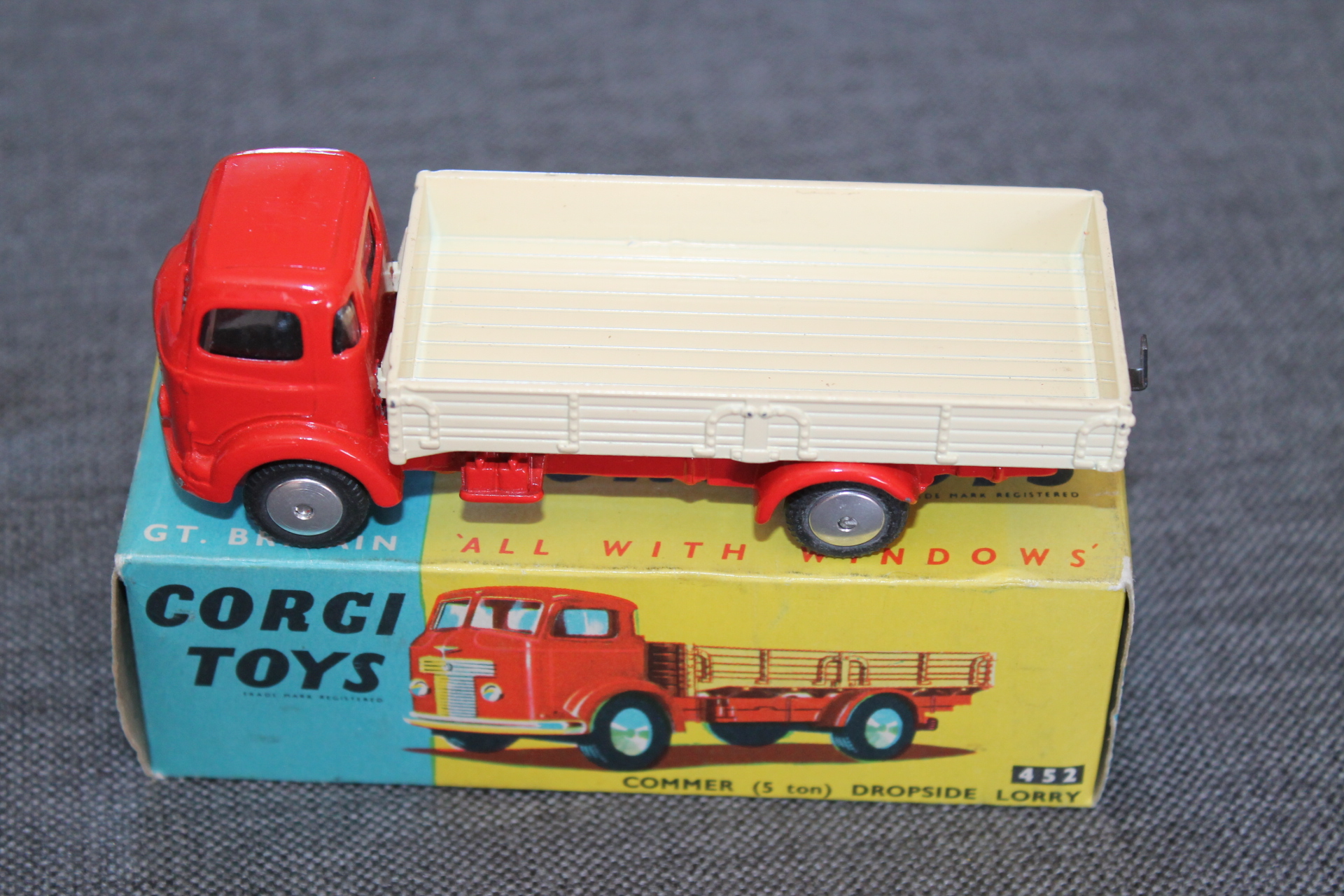 Corgi Toys 452 Commer Dropside Lorry - Diecast
