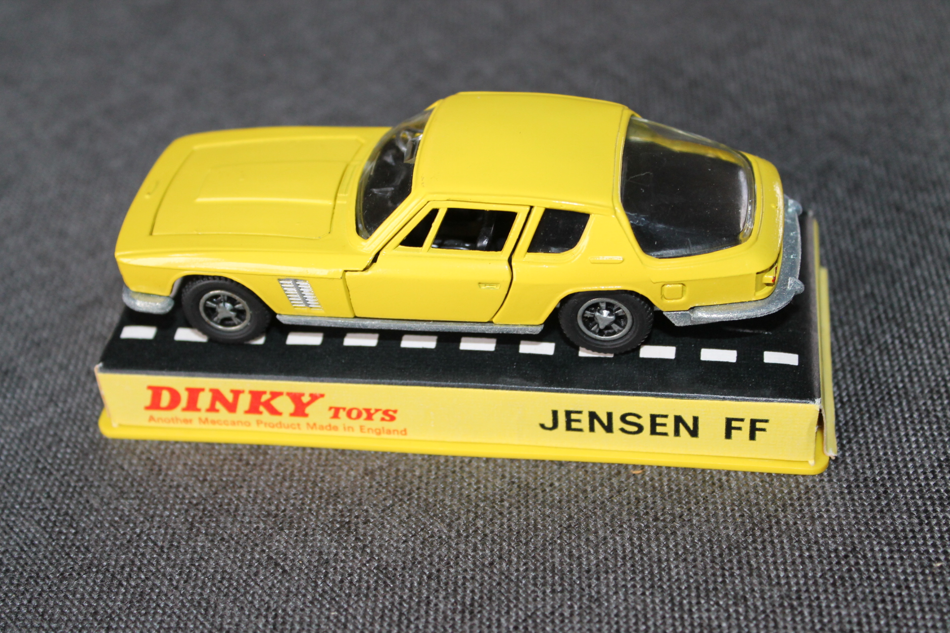 Dinky Toys 188 Jenson FF - Diecast