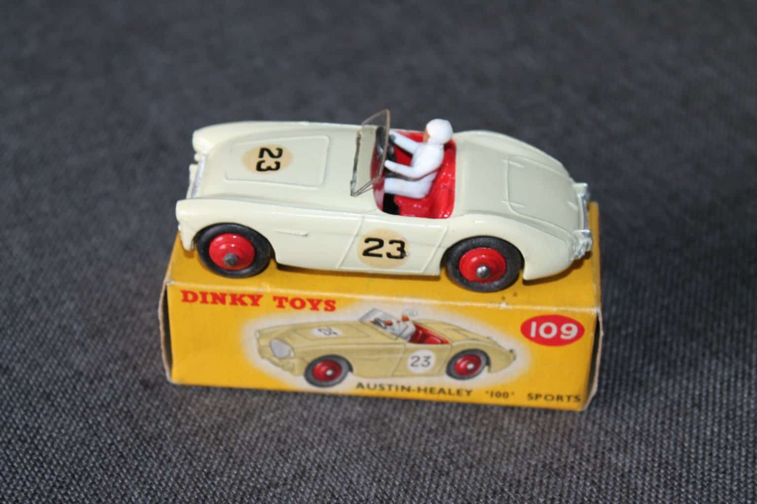 Dinky Toys 109 Austin Healey Competition - Diecast