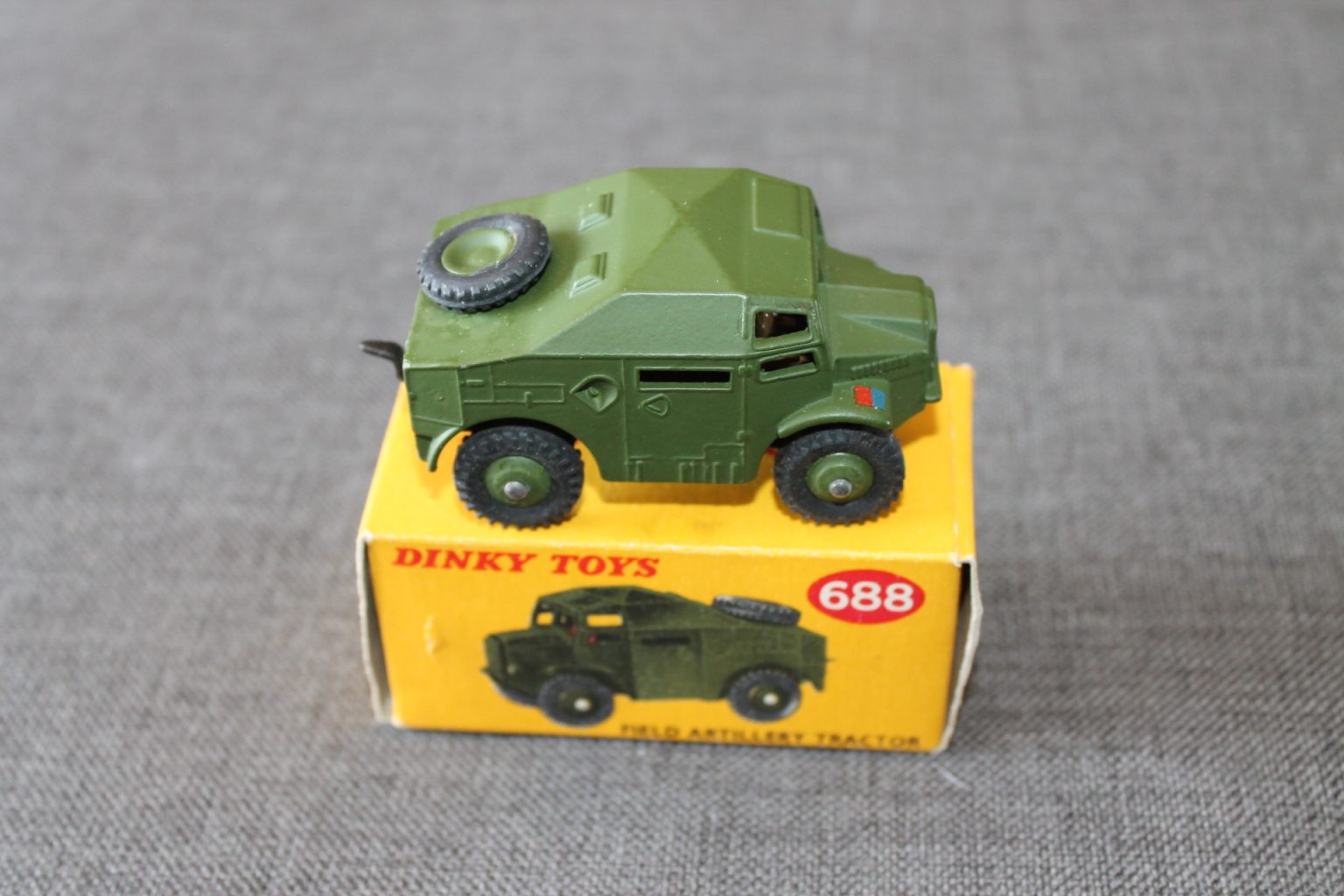 Dinky Toys 688 Field Artillery Tractor - Diecast