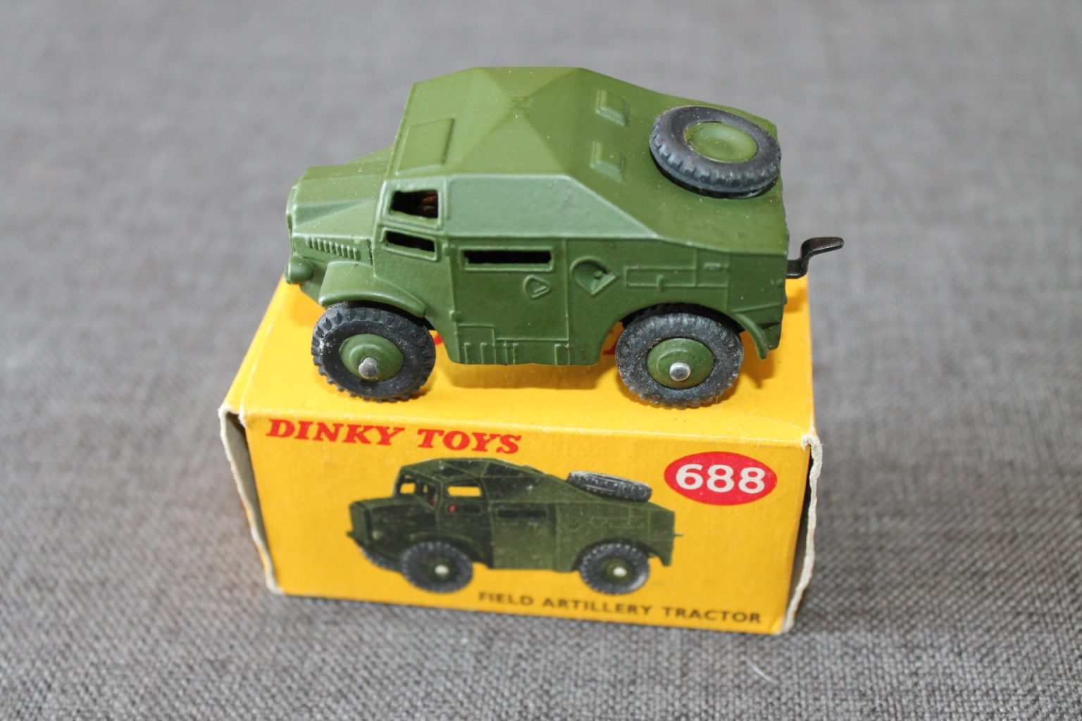 Dinky Toys 688 Field Artillery Tractor - Diecast