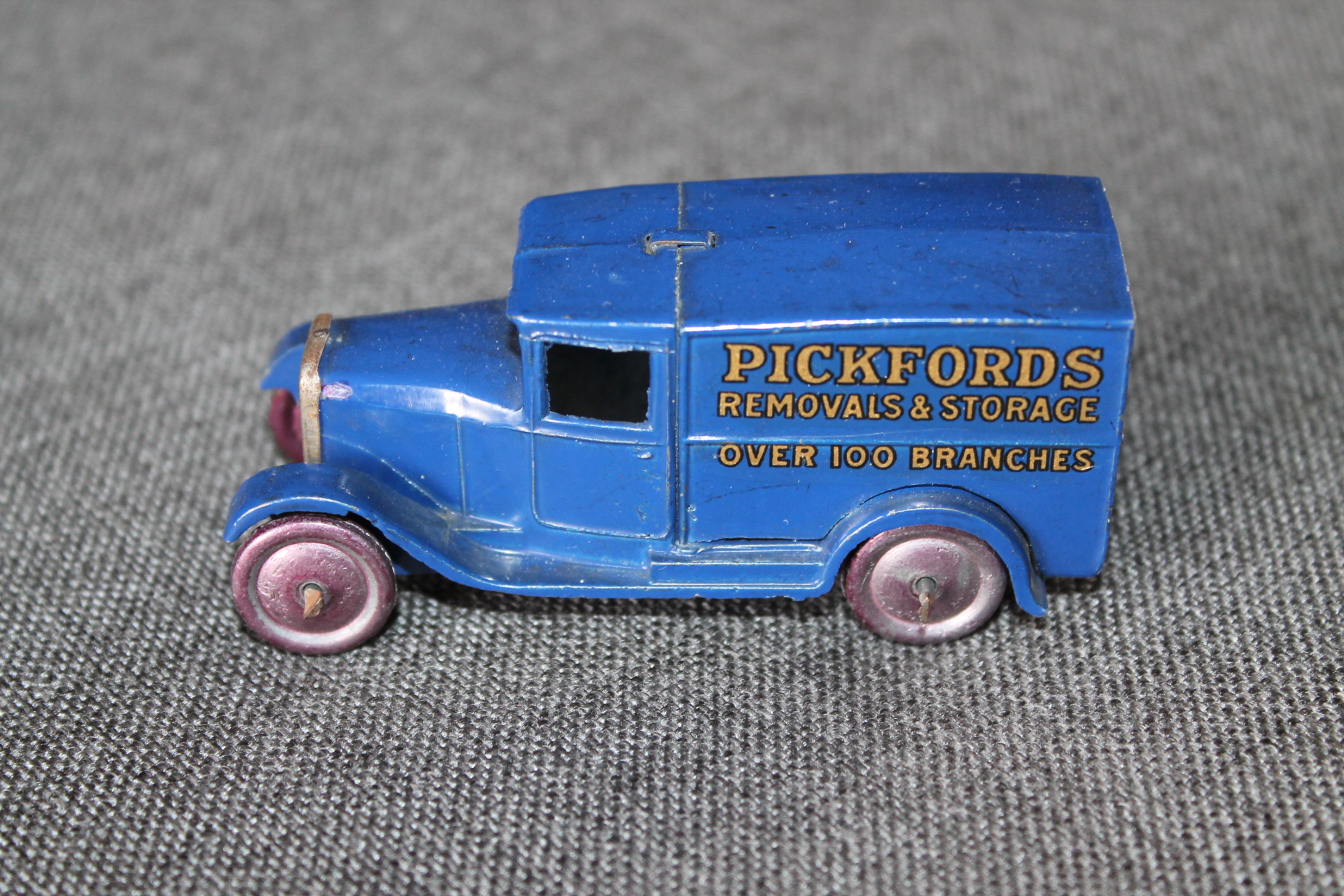 Dinky Toys 028B 'Pickfords' Delivery Van Type 1 - Diecast