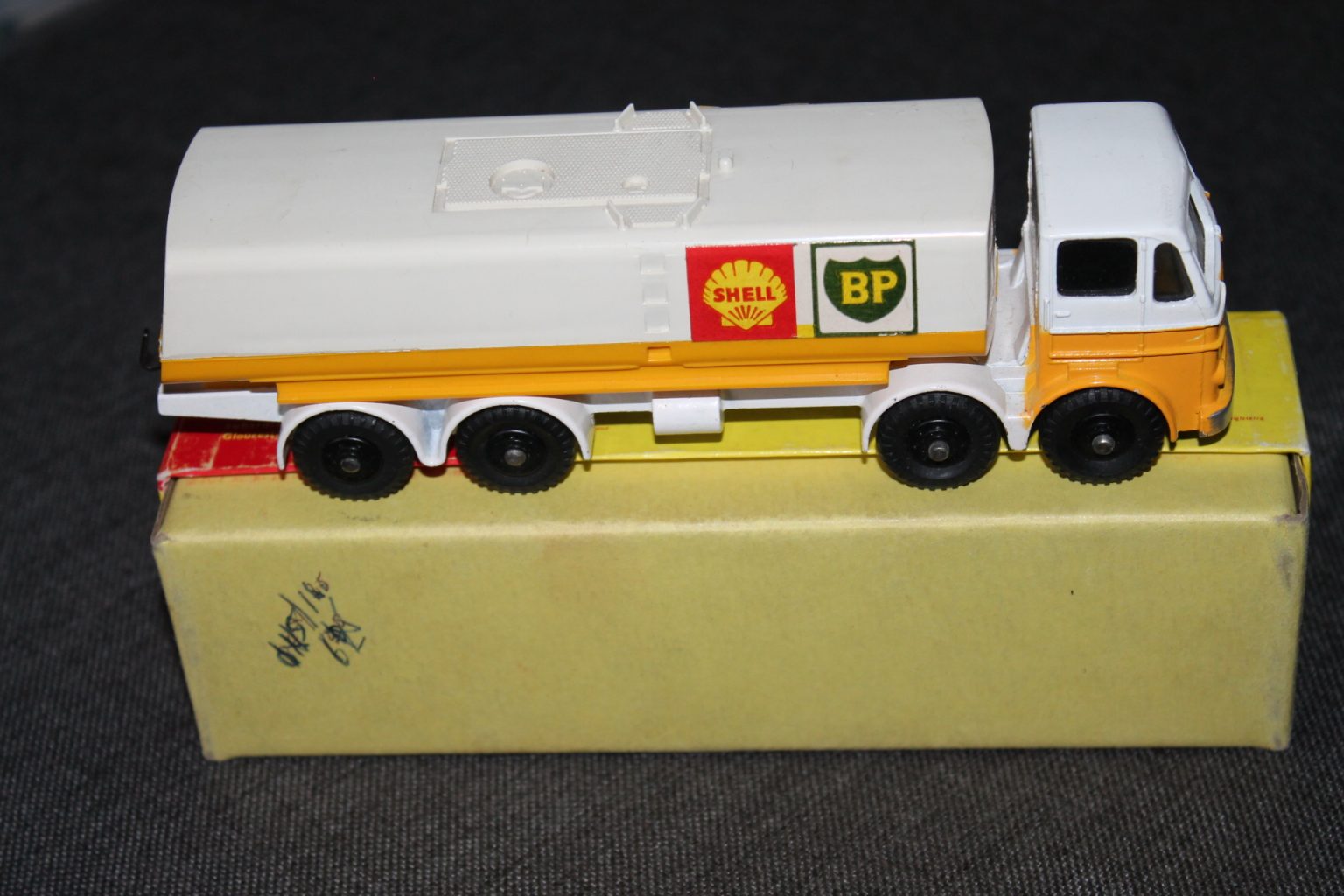 Dinky Toys 944 Leyland Shell B.P. Fuel Tanker - Diecast