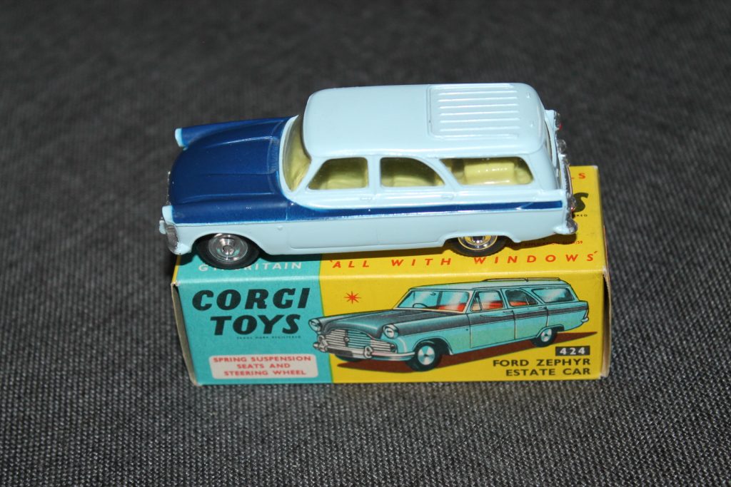 Corgi Toys 424 Ford Zephyr Estate - Diecast