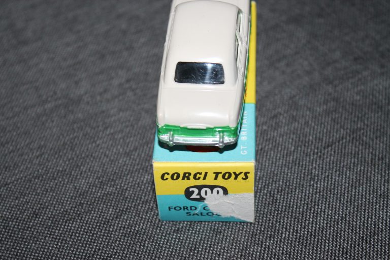 Corgi 200 Ford Consul Saloon | pale grey over green | Mint