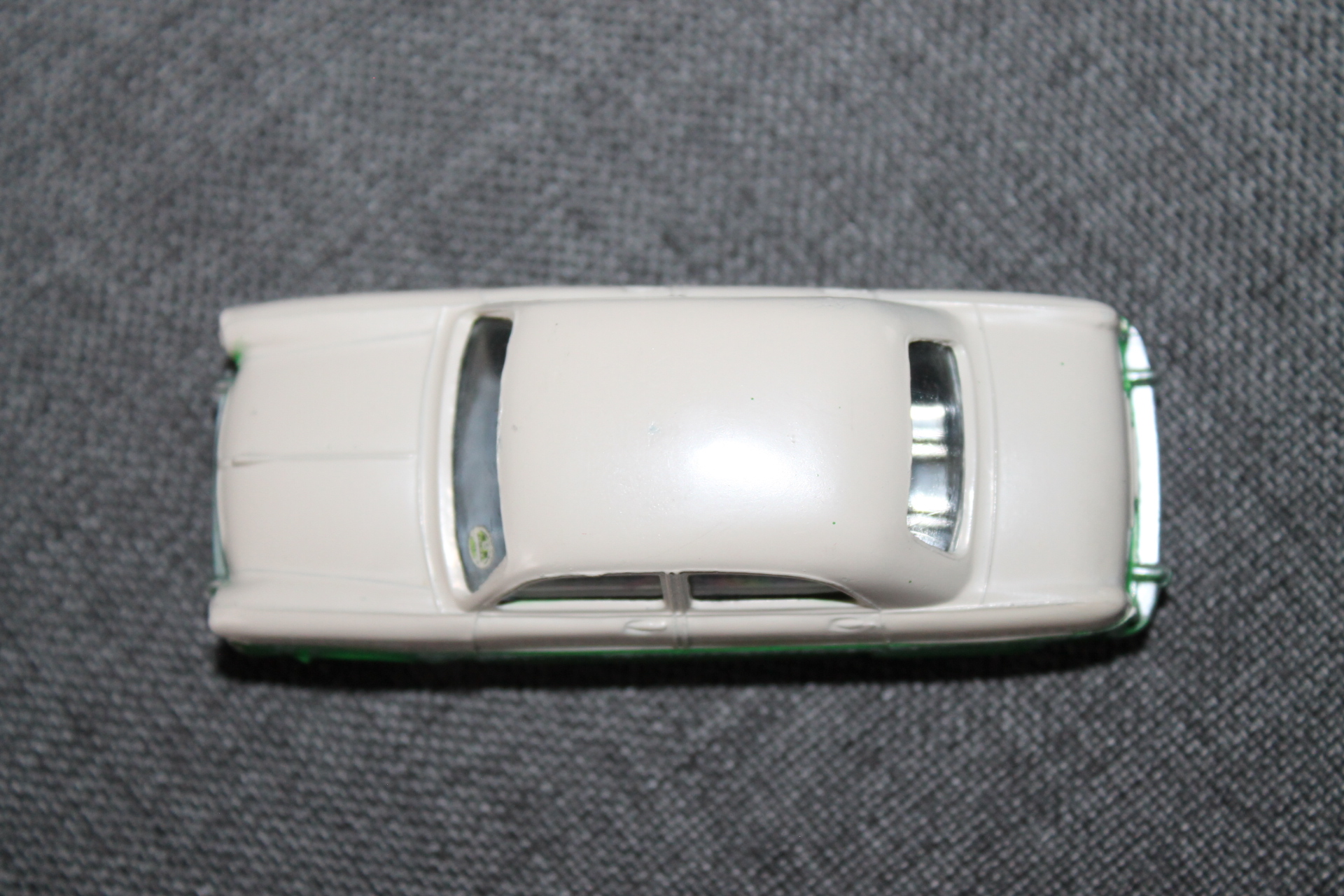 Corgi 200 Ford Consul Saloon | pale grey over green | Mint