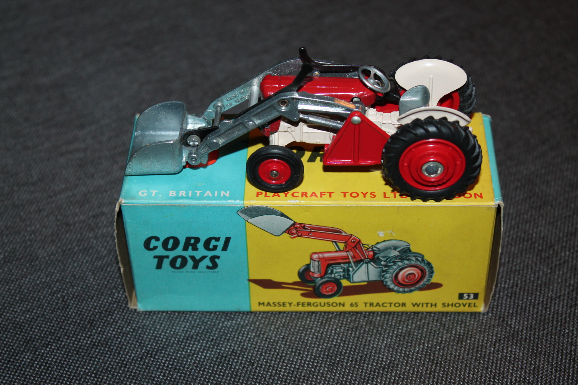 Corgi Toys 053 Massey-Ferguson 65 Tractor & Shovel - Diecast