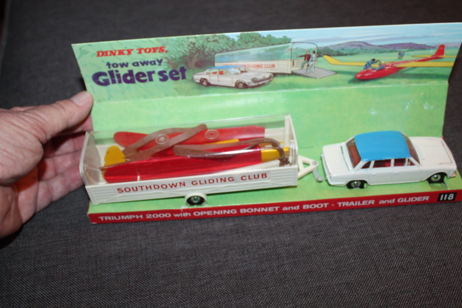 Dinky Toys 118 Tow Away Glider Set - Diecast