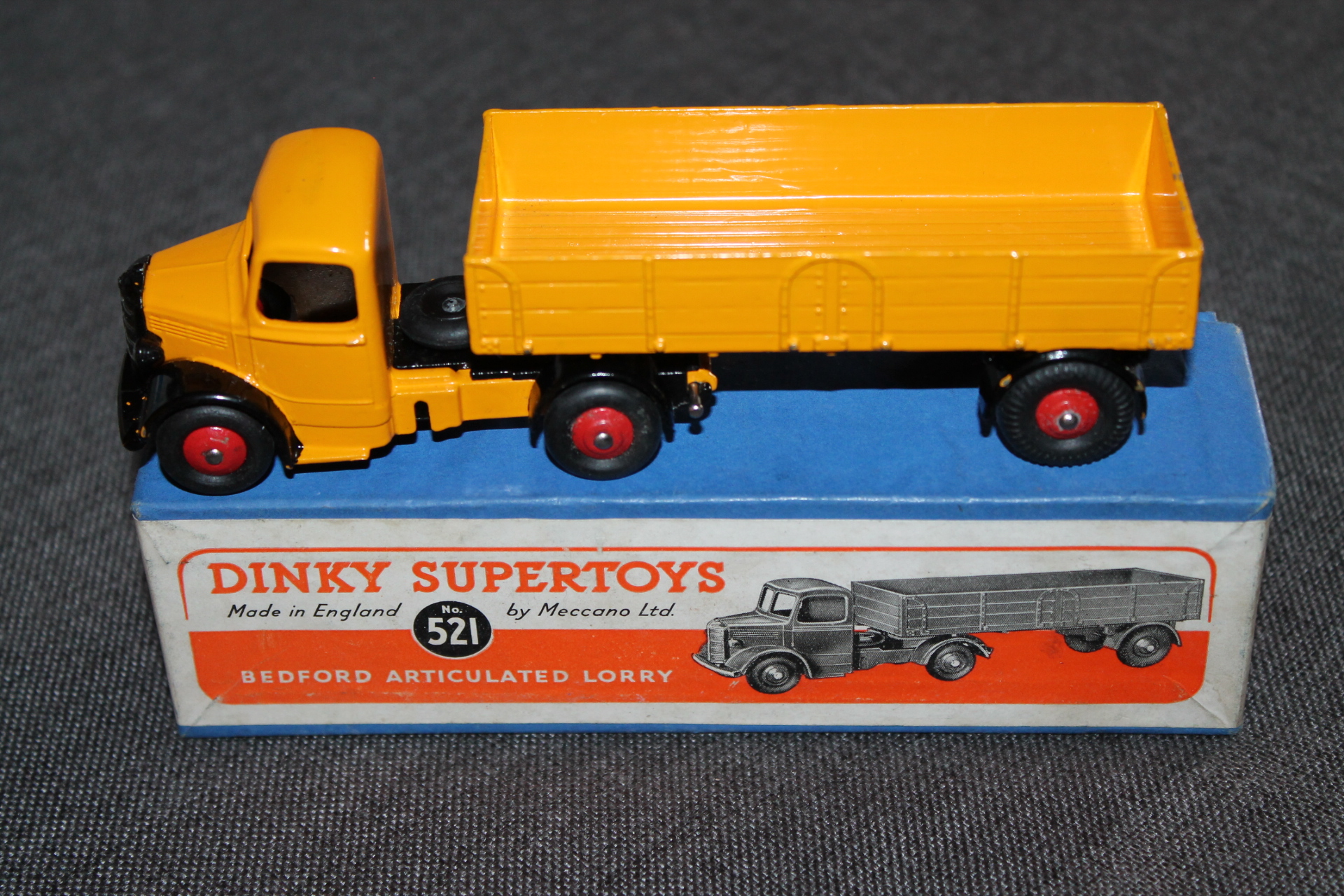 Dinky Toys 521 Bedford Articulated Lorry - Diecast
