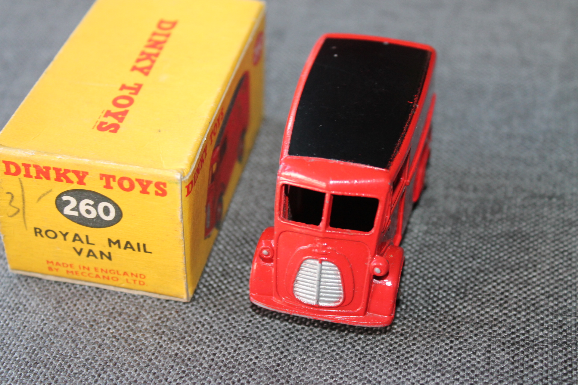 Dinky Toys 260 Morris Royal Mail Van - Diecast