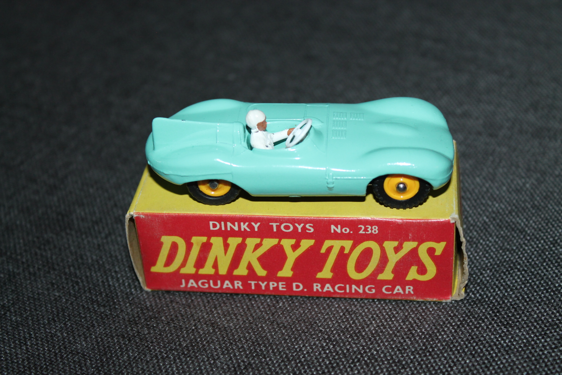 Dinky toys 238 'D' Type Jaguar - Diecast