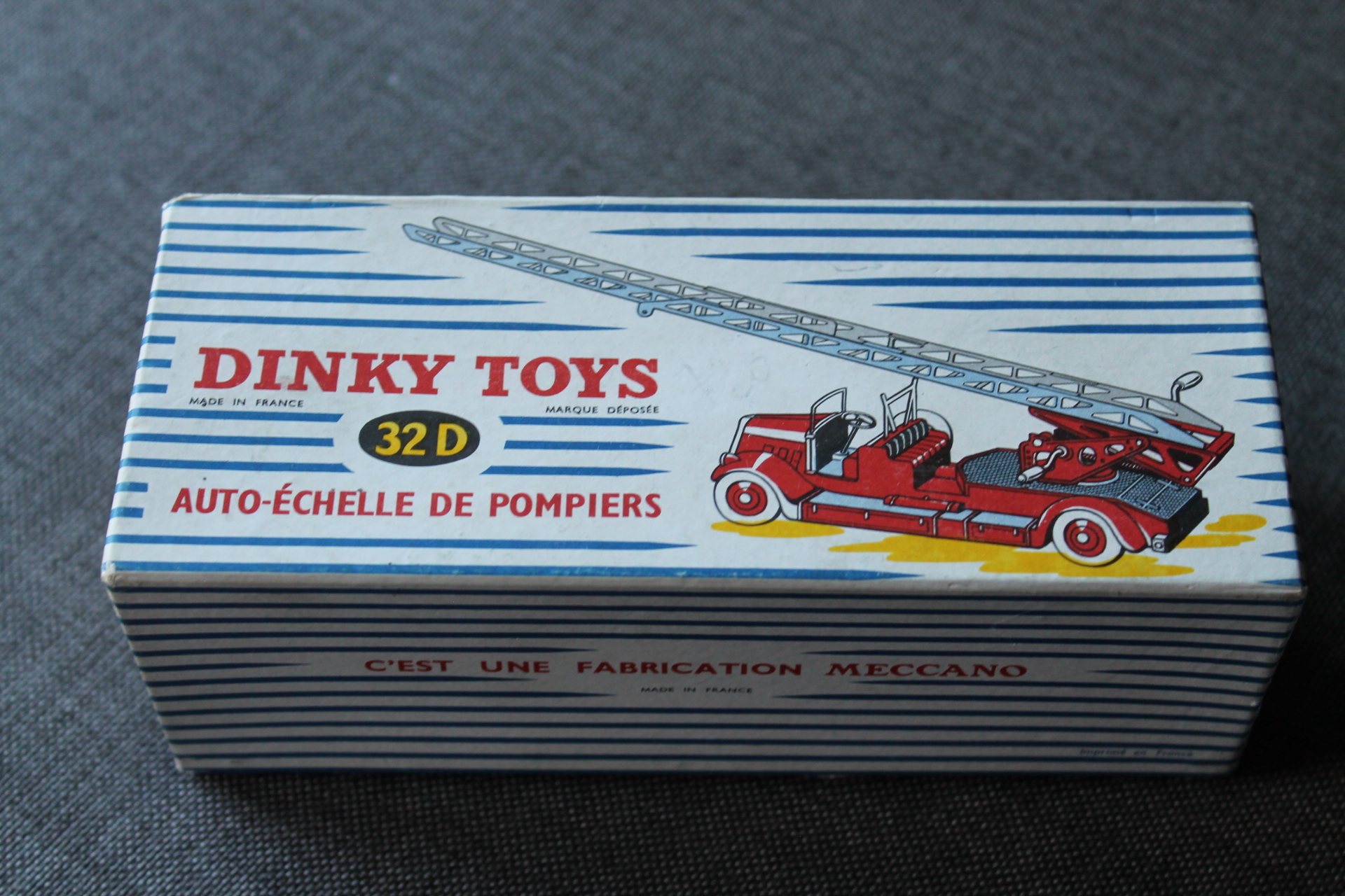032D French Dinky Delahaye Fire Engine - Diecast