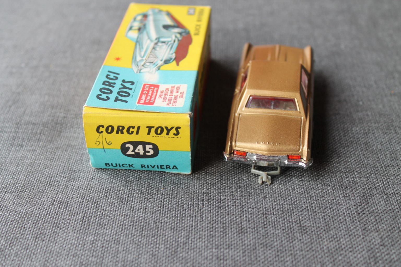 Corgi Toys 245 Buick Riviera - Diecast
