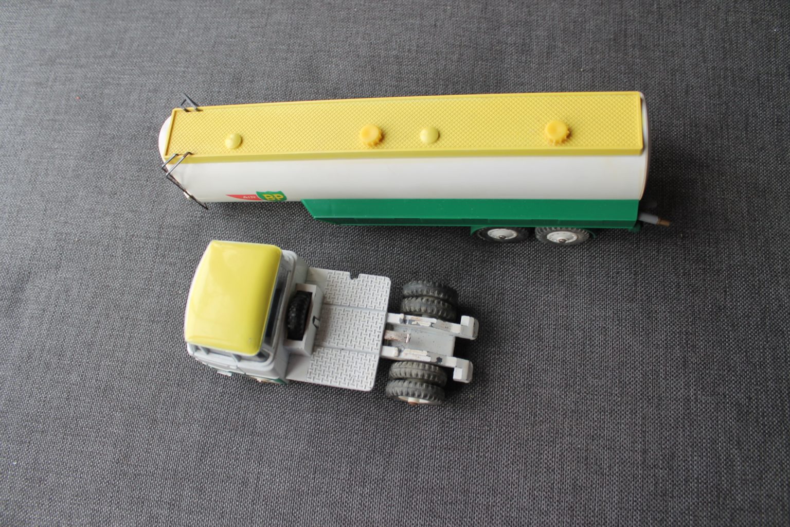 French Dinky 887 Unic Articulated Petrol Tanker 'BP' - Diecast
