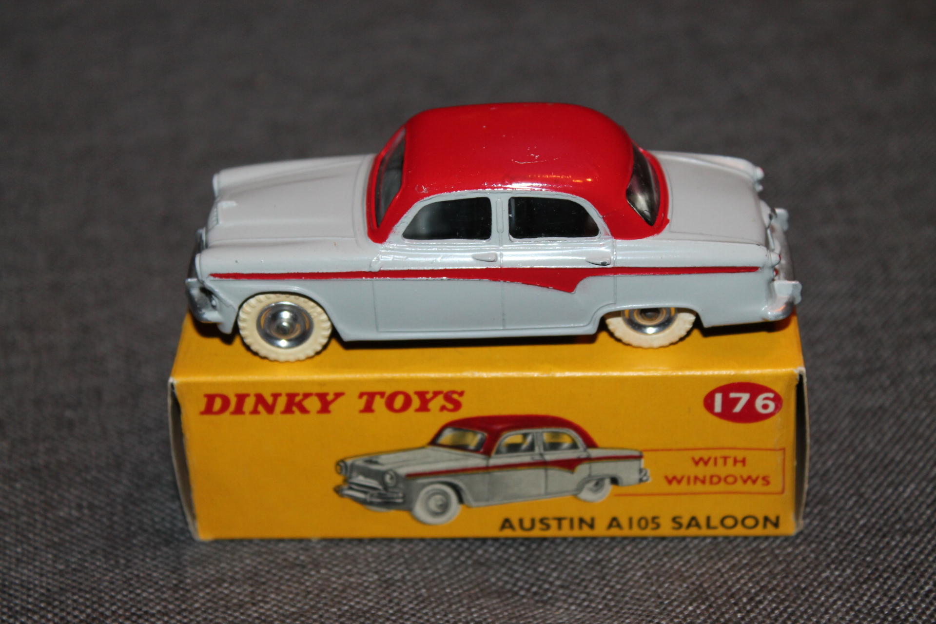 Dinky Toys 176 Austin A 105 - Diecast