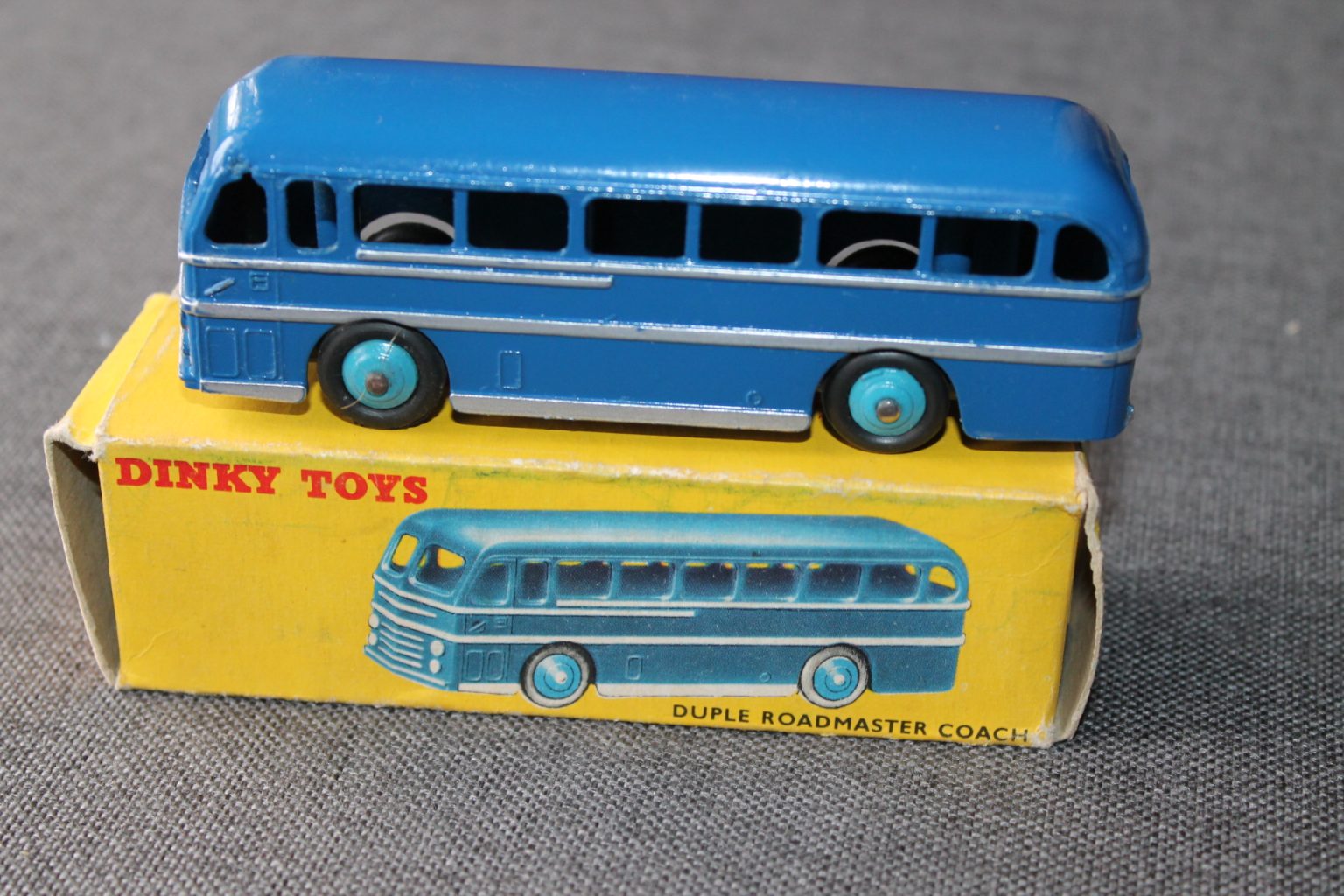 Dinky Toys 29H/282 Duple Roadmaster Coach - Diecast