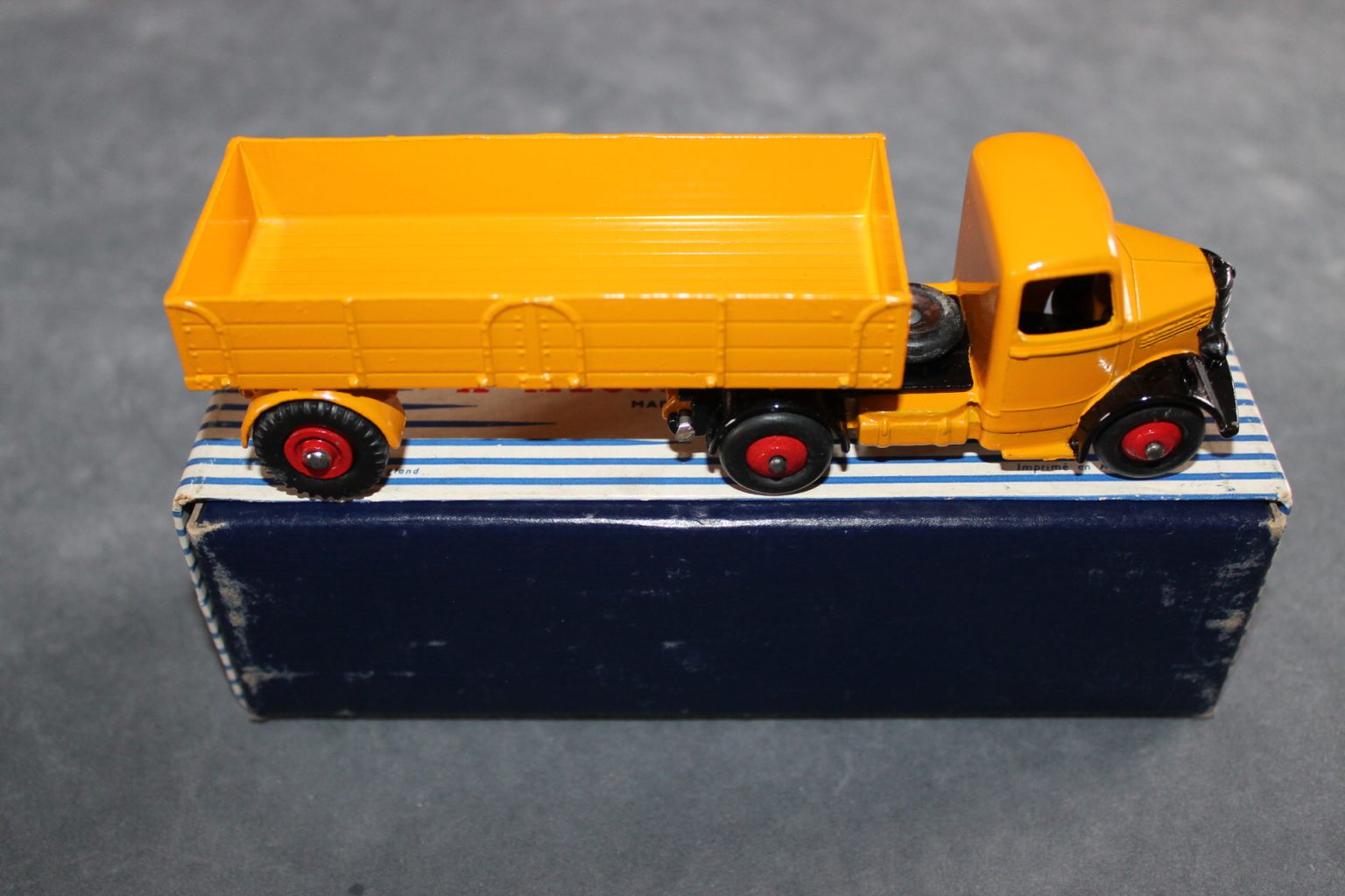 Dinky Toys 921 Bedford Articulated Lorry - Diecast