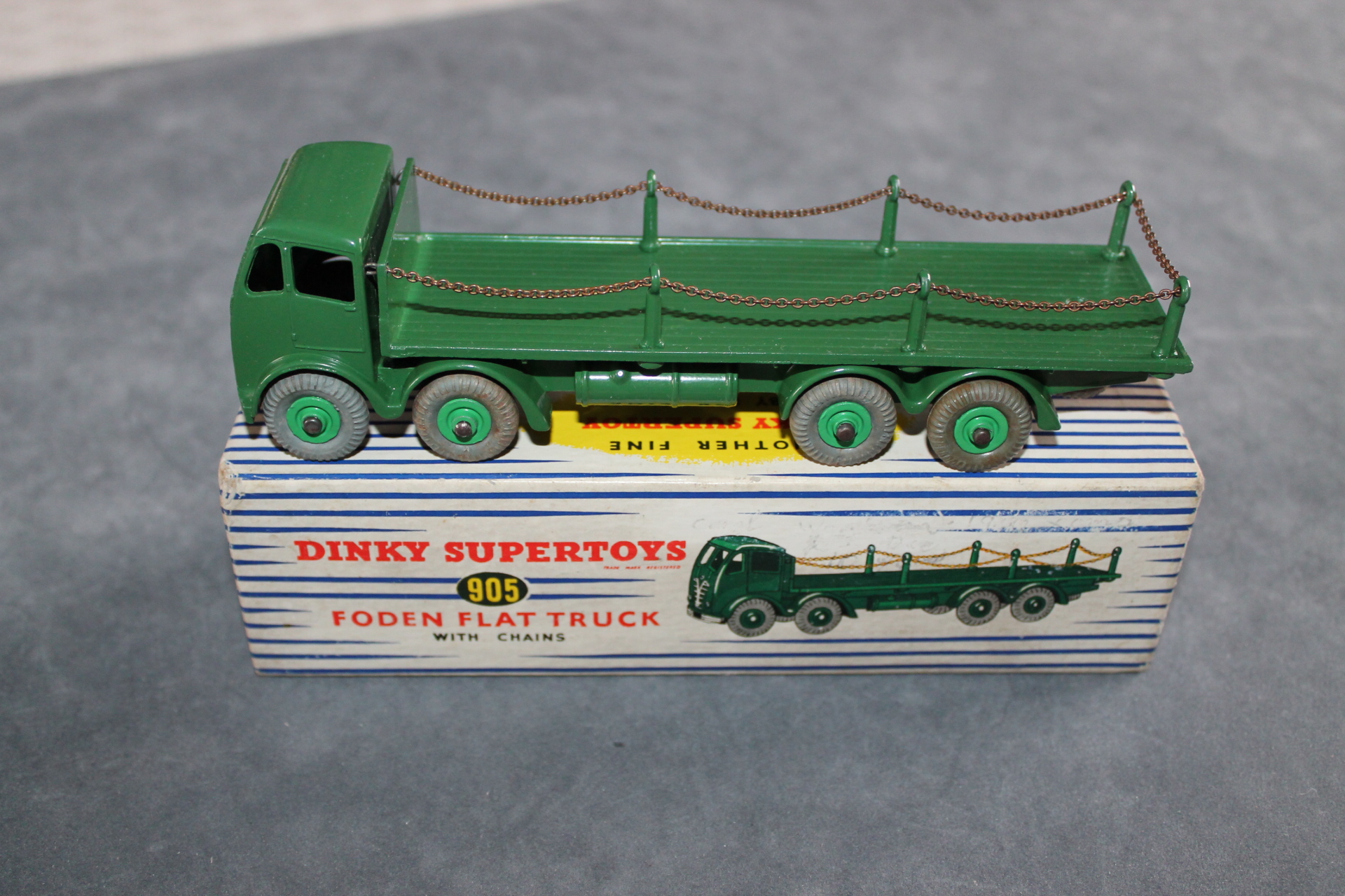Dinky Toys 905 Foden Chain Lorry 2nd Cab - Diecast