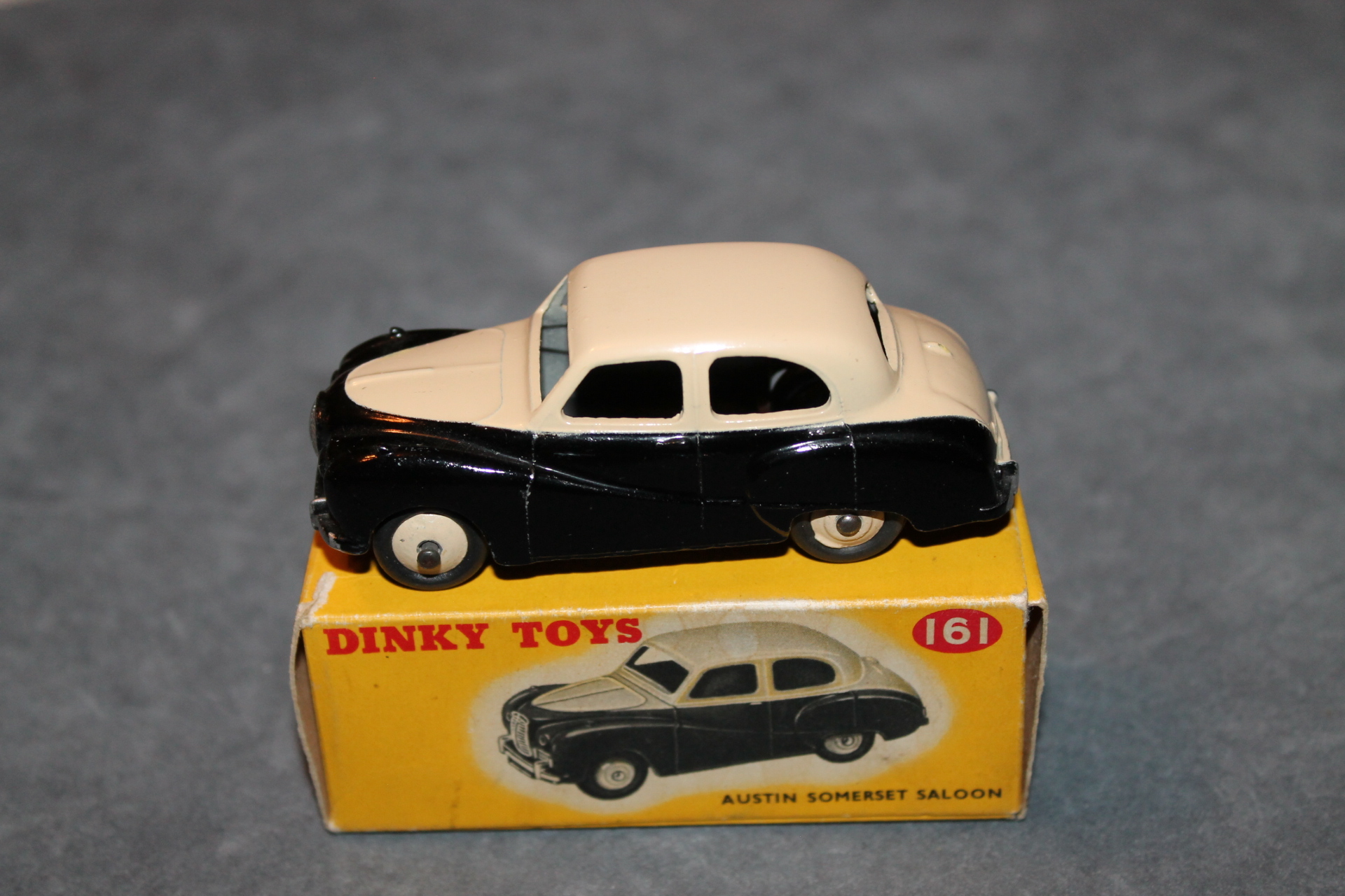 Dinky Toys 161 Austin Somerset - Diecast