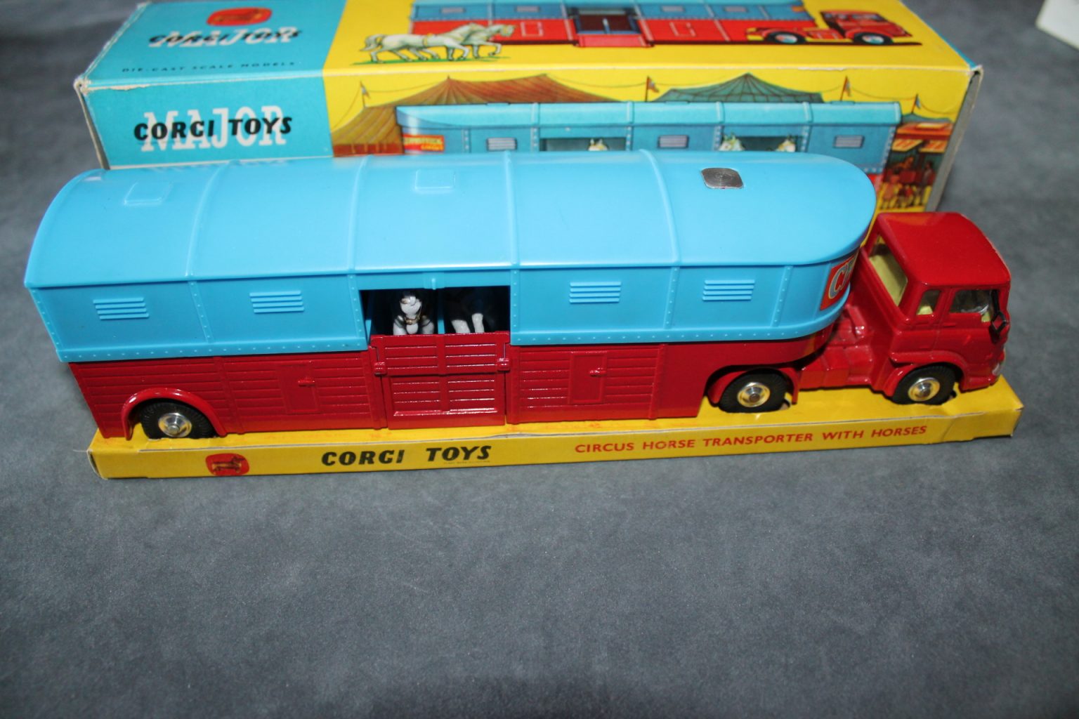 Corgi Toys 1130 Chipperfield Circus Horse Transporter - Diecast