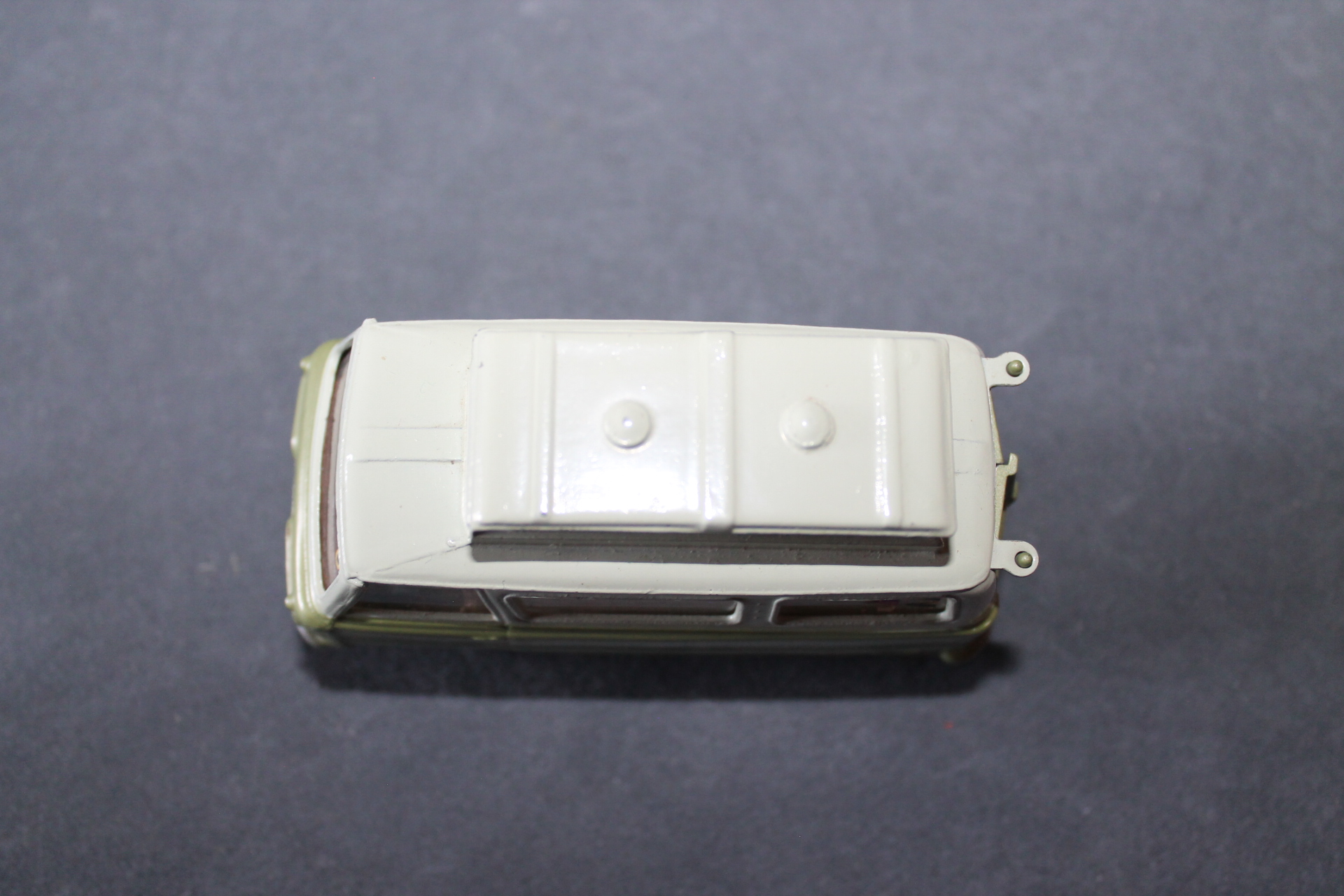 Corgi 420 Ford Thames Airborne Caravan | pale and mid green