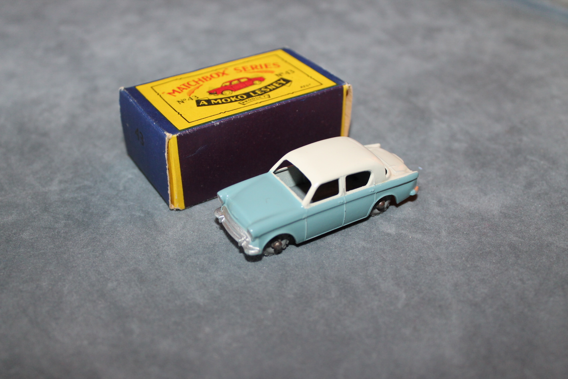 Matchbox 1-75 series 43A Hillman Minx - Diecast