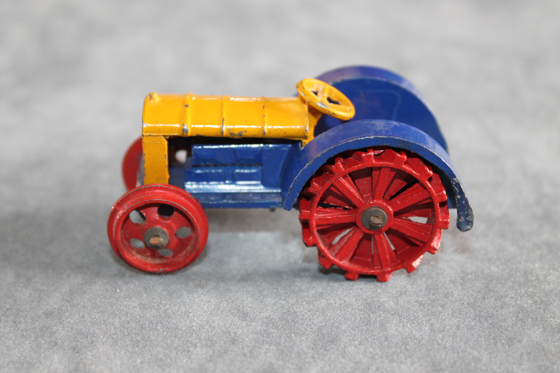 Dinky 22E Farm Tractor. Pre-War | violet blue | Near Mint