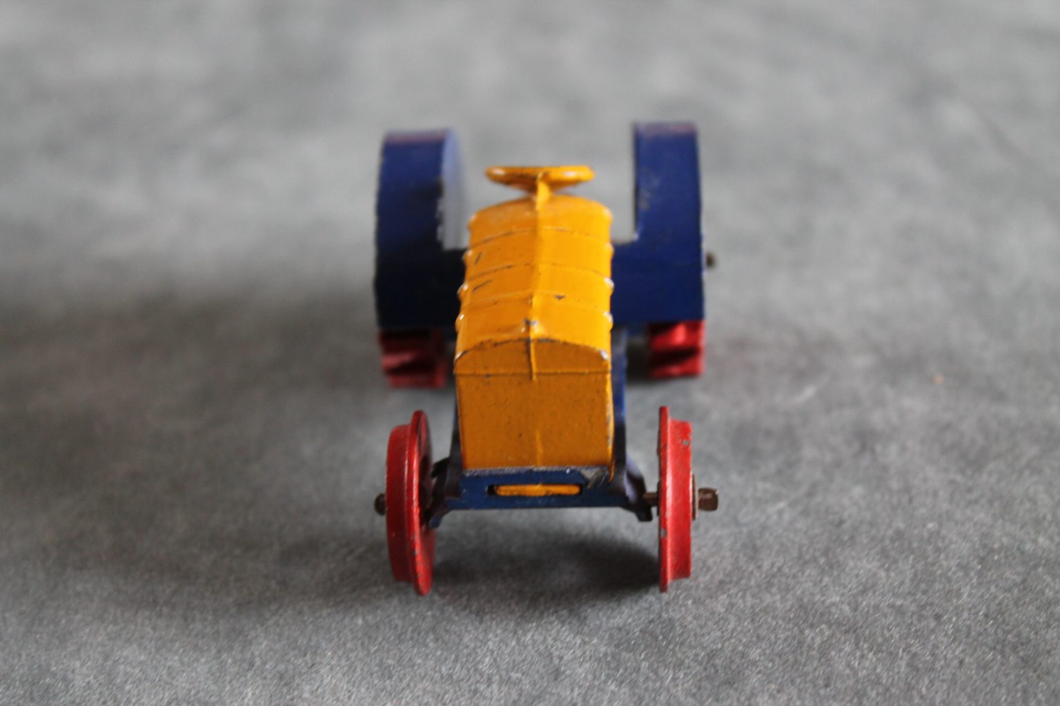 Dinky 22E Farm Tractor. Pre-War | violet blue | Near Mint