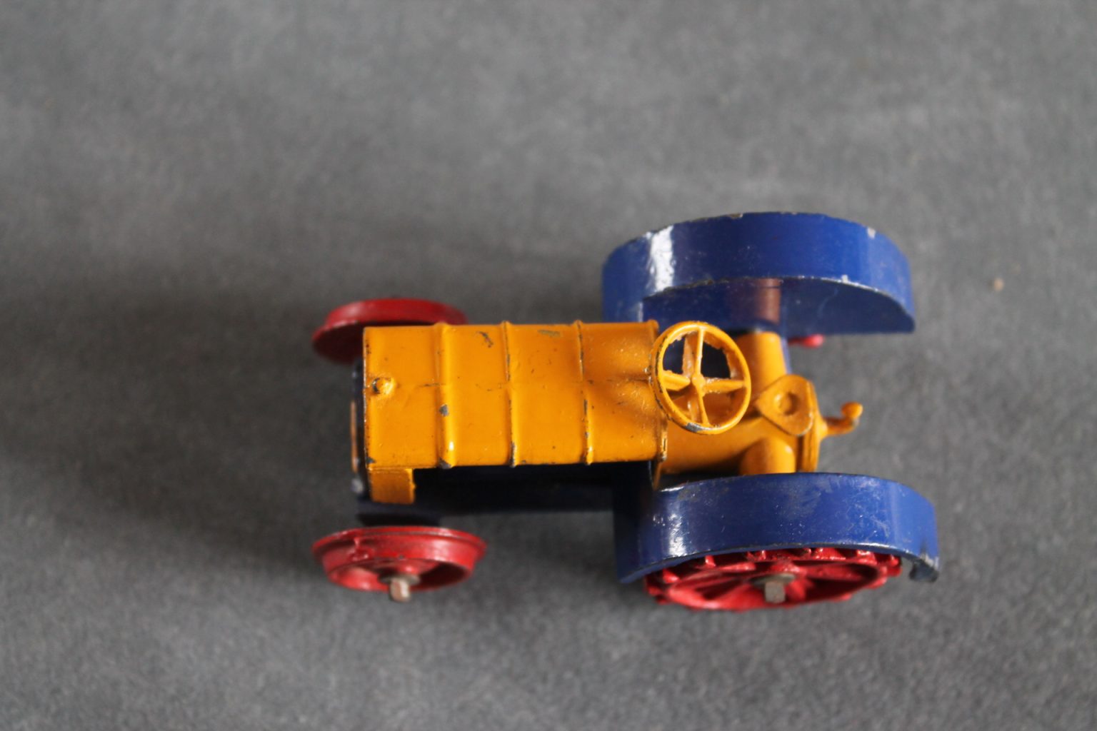 Dinky 22E Farm Tractor. Pre-War | violet blue | Near Mint
