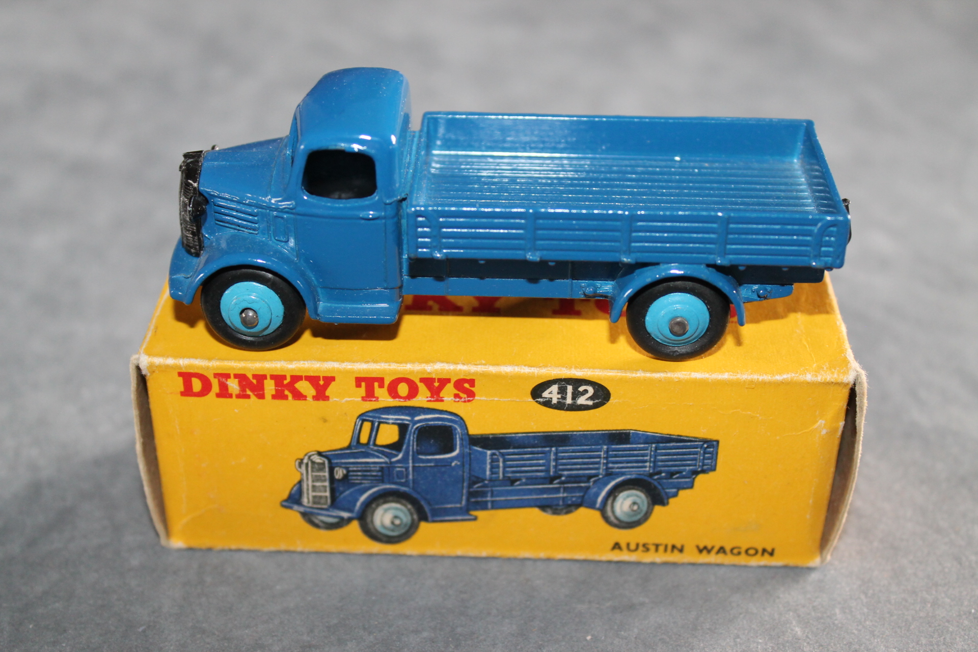 Dinky Toys 412 Austin Wagon - Diecast