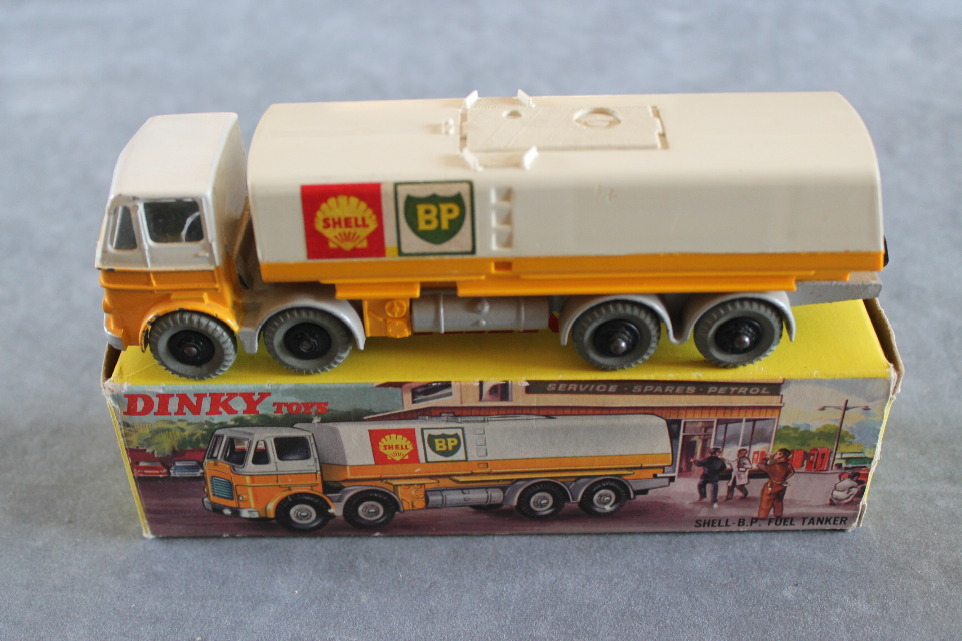 Dinky Toys 944 Leyland Shell B.P. Fuel Tanker - Diecast