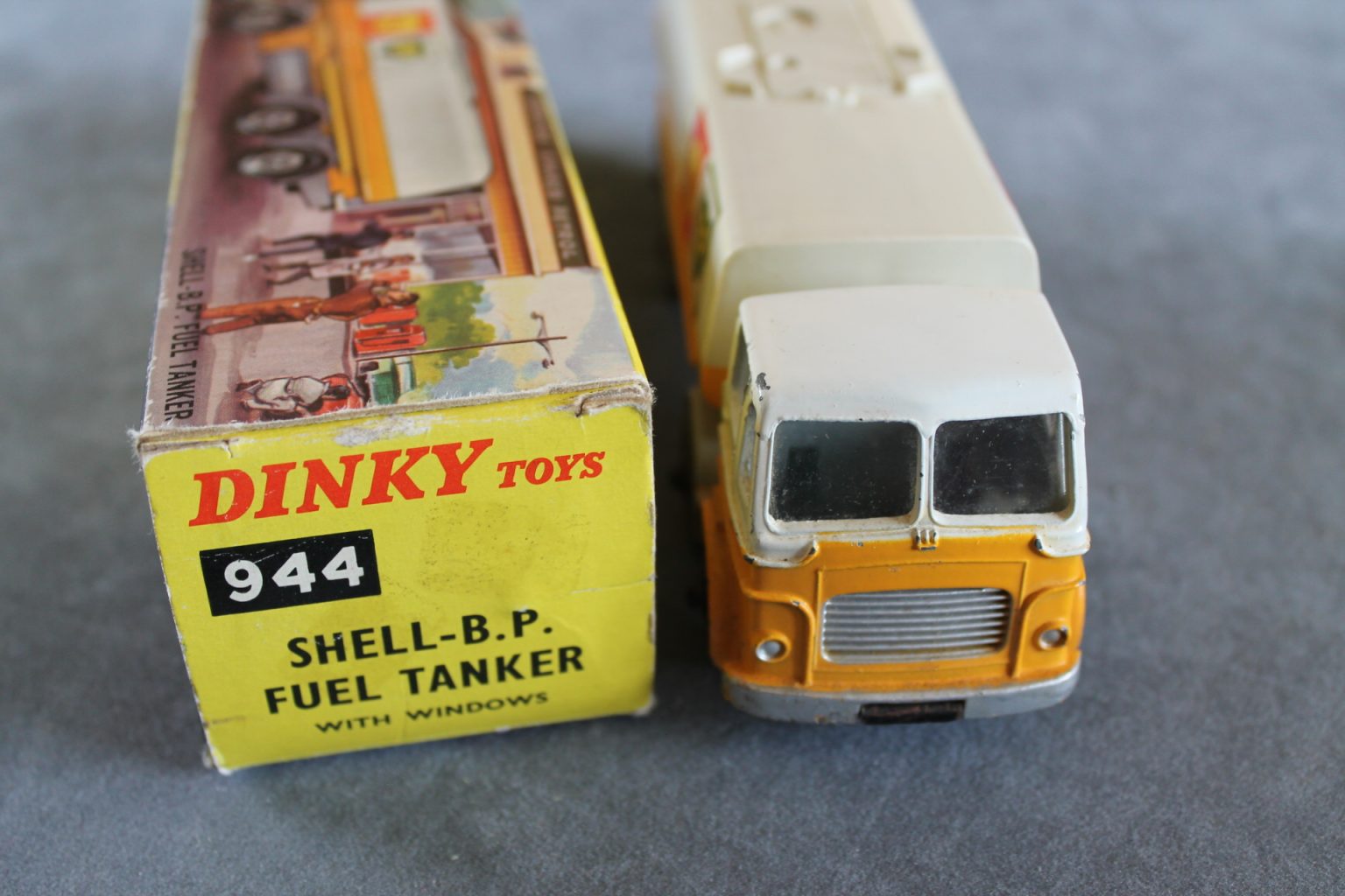 Dinky Toys 944 Leyland Shell B.P. Fuel Tanker - Diecast