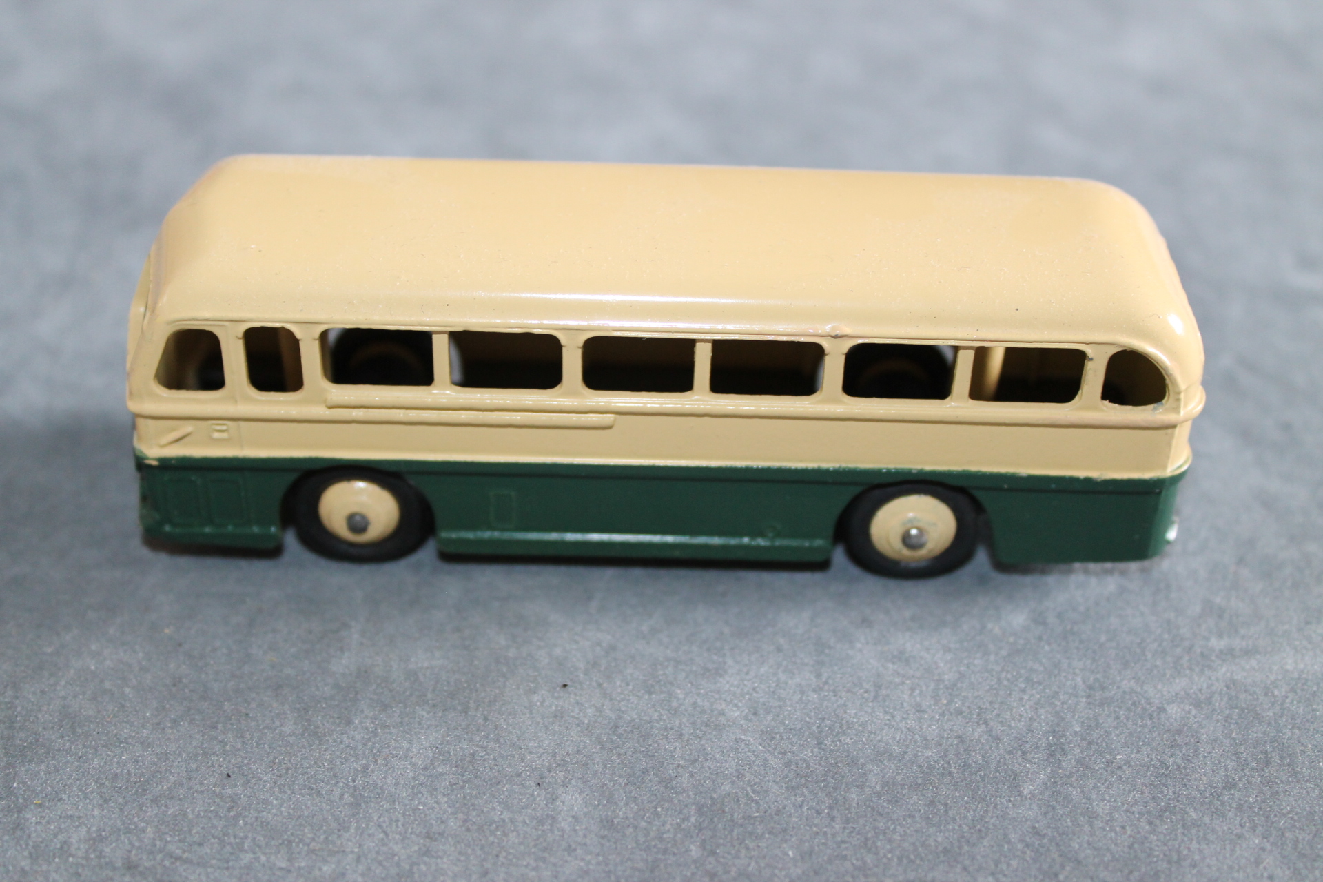 Dinky Toys 029H/282 Duple Roadmaster Coach - Diecast