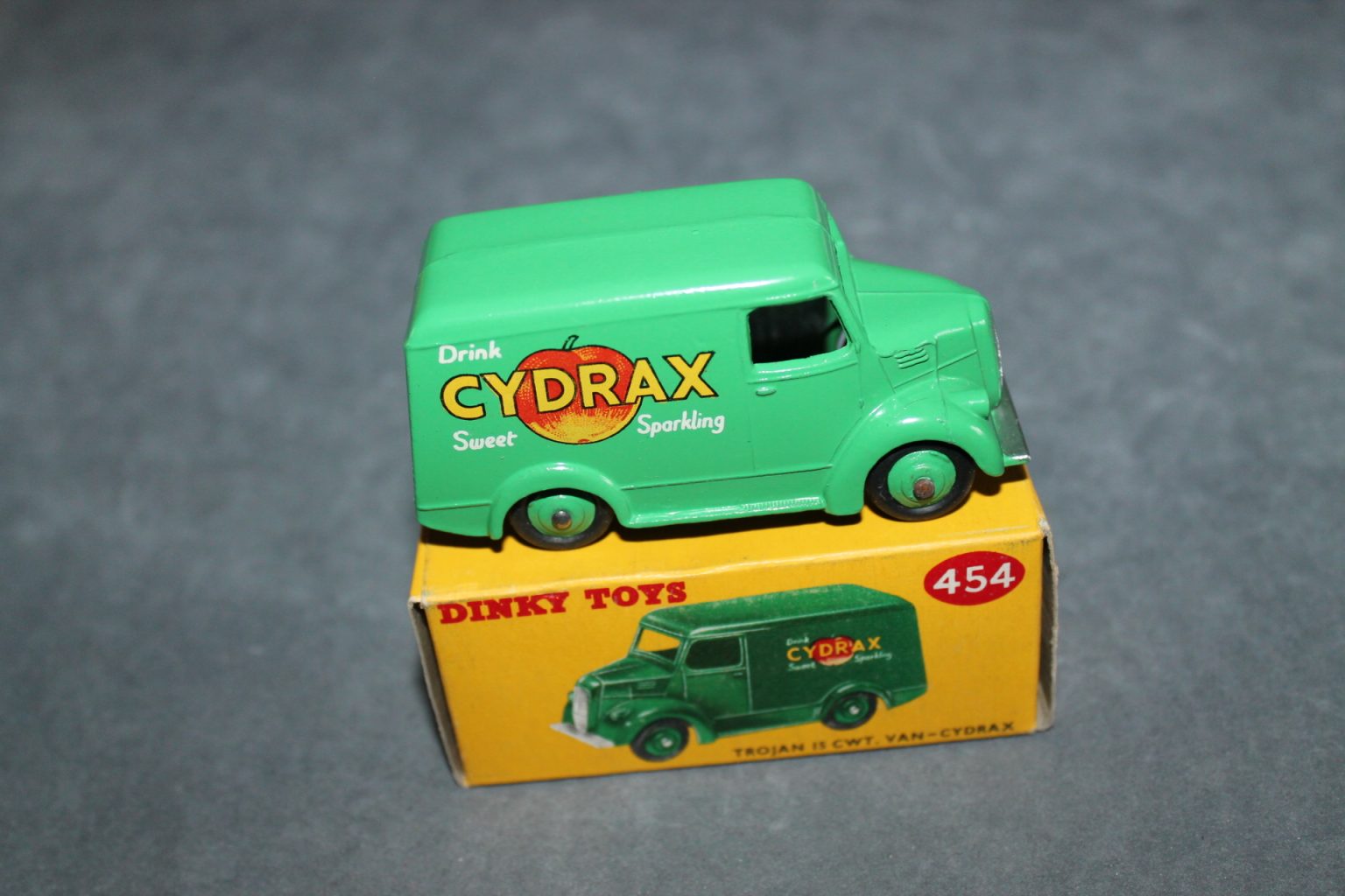 Dinky Toys 454 Trojan 'Cydrax' Van - Diecast