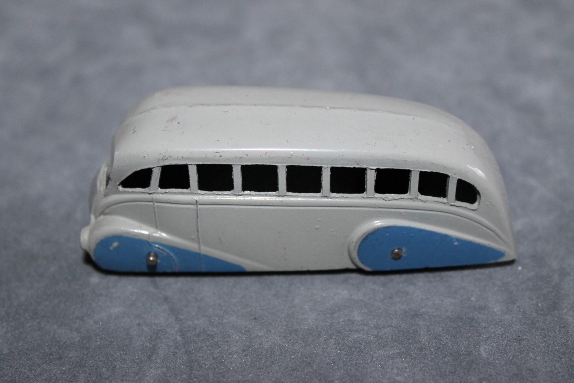 Dinky Toys 029B Streamlined Bus - Diecast
