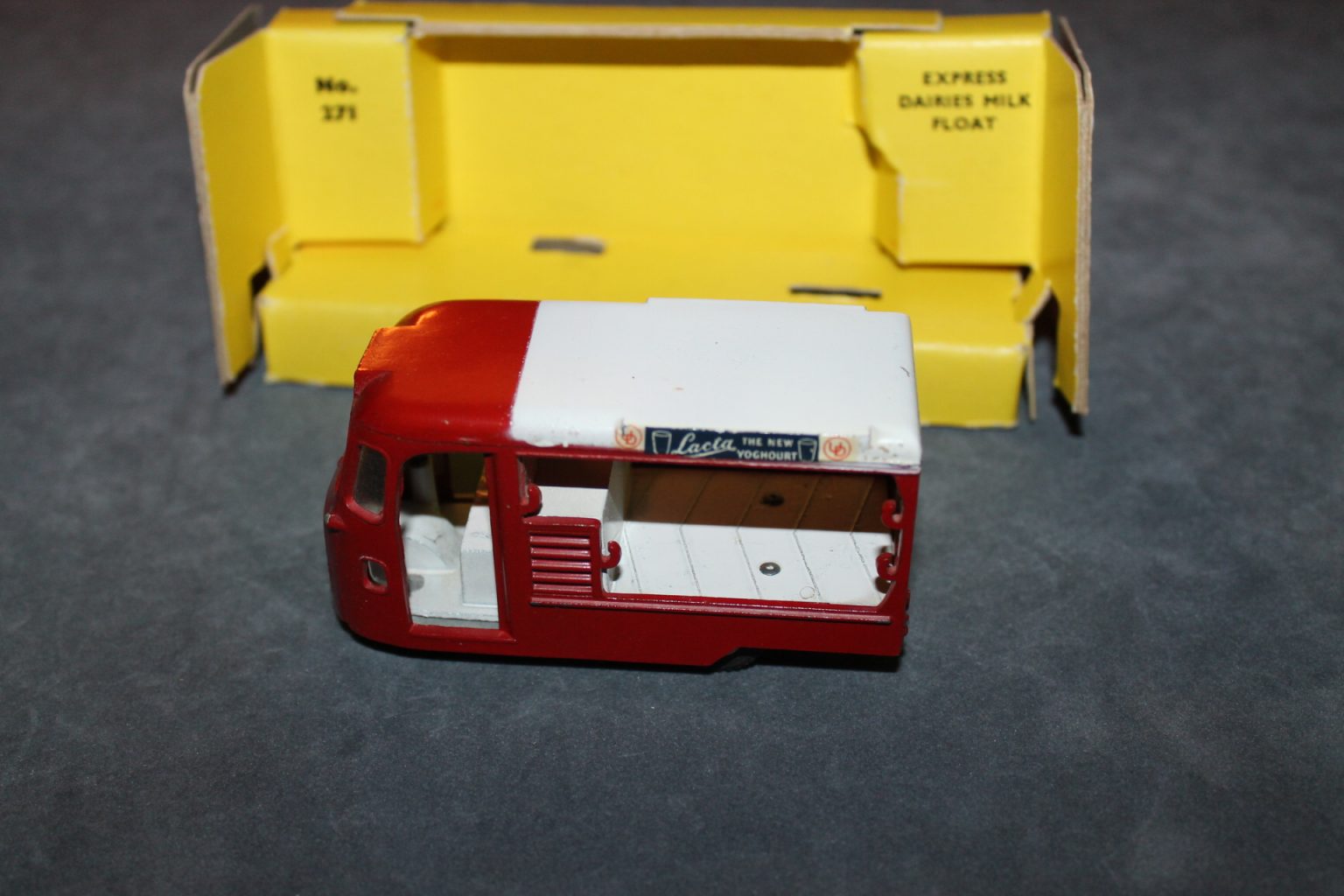 Spot-On Toys 122 United Dairies Milk Float - Diecast