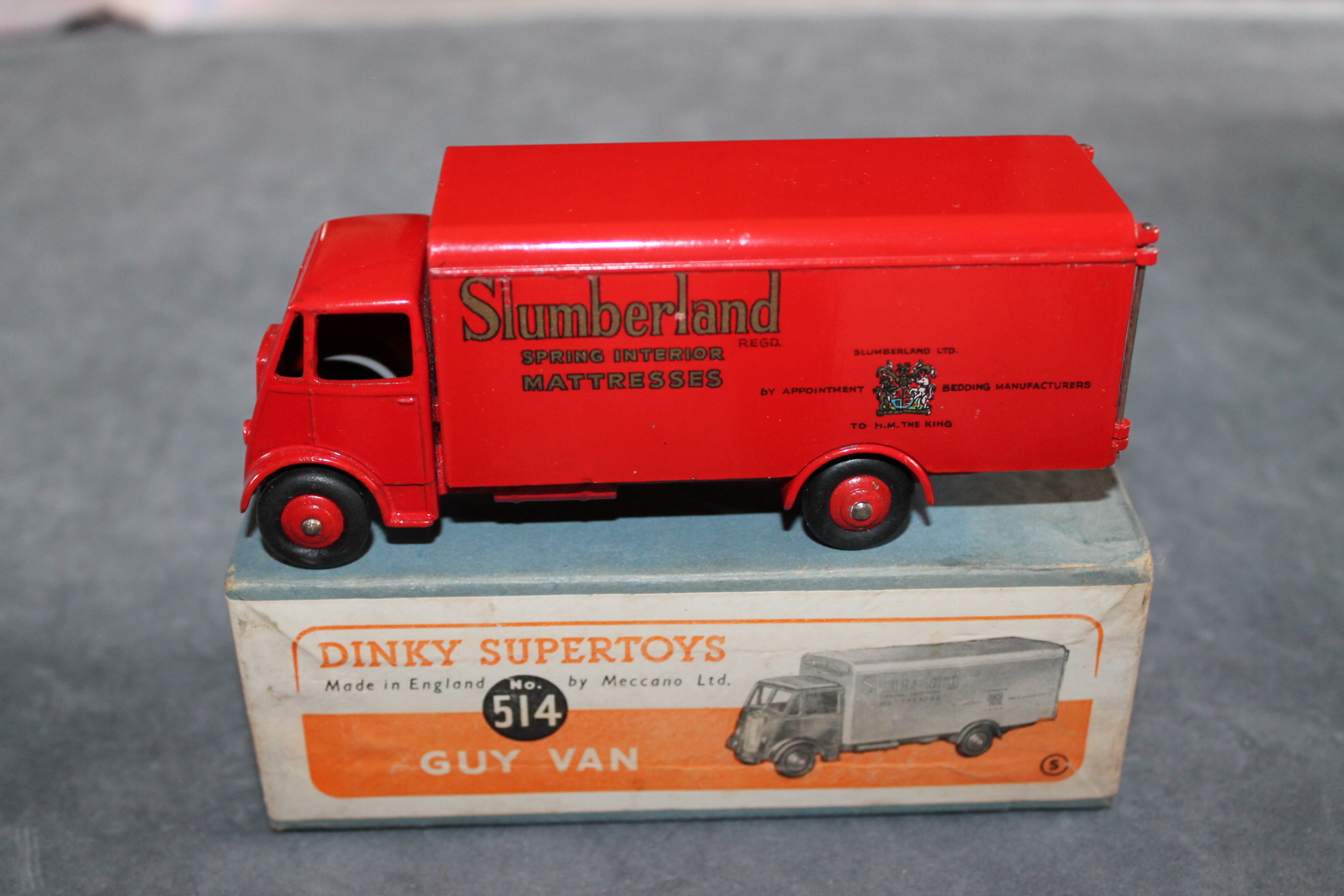 Dinky Toys 514 Guy Slumberland Van - Diecast