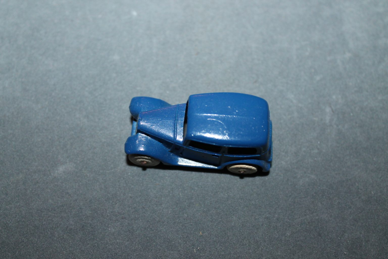 Dinky Pre-War 035A Saloon Car | dark blue | Almost Mint